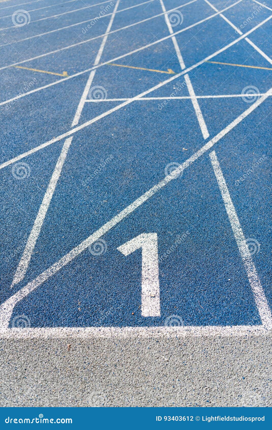 Nummeration Der Laufbahn Auf Dem Olympiastadion Stockfoto - Bild von ...