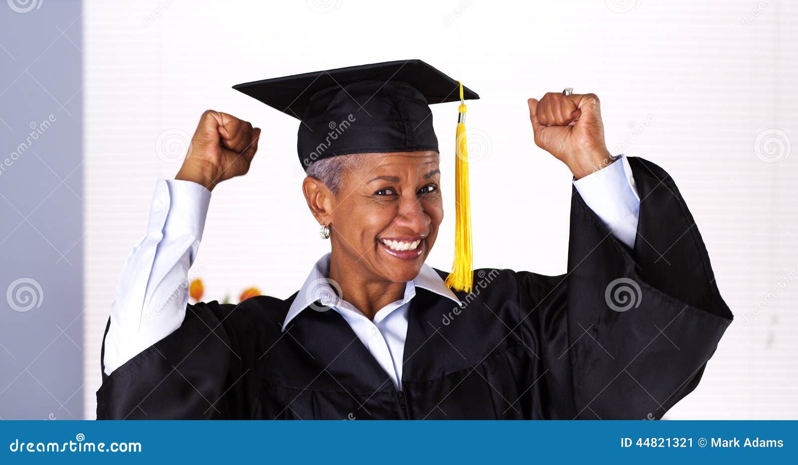 Nunca Es Demasiado Atrasado Graduar Imagen de archivo - Imagen de ...