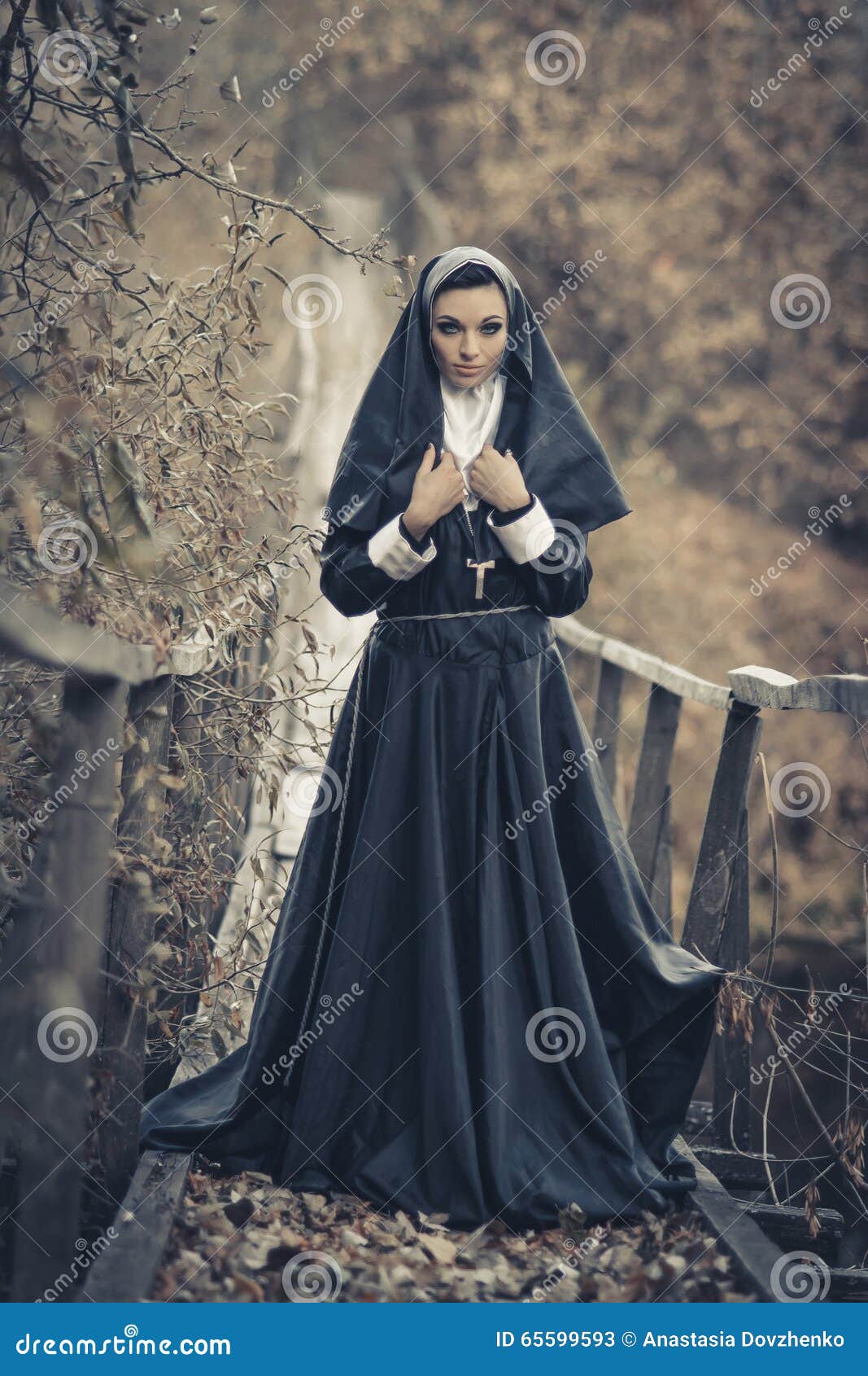 Nune na ponte imagem de stock. Imagem de capa, conceito - 65599593