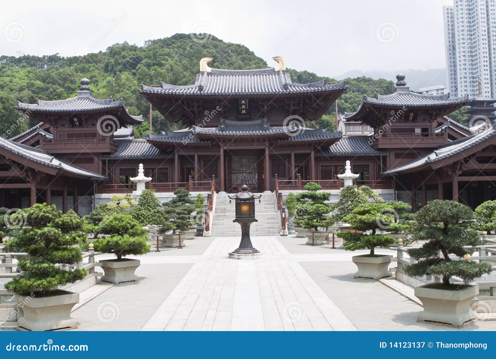 Nunnery de lin do qui imagem de stock. Imagem de bonito - 14123137