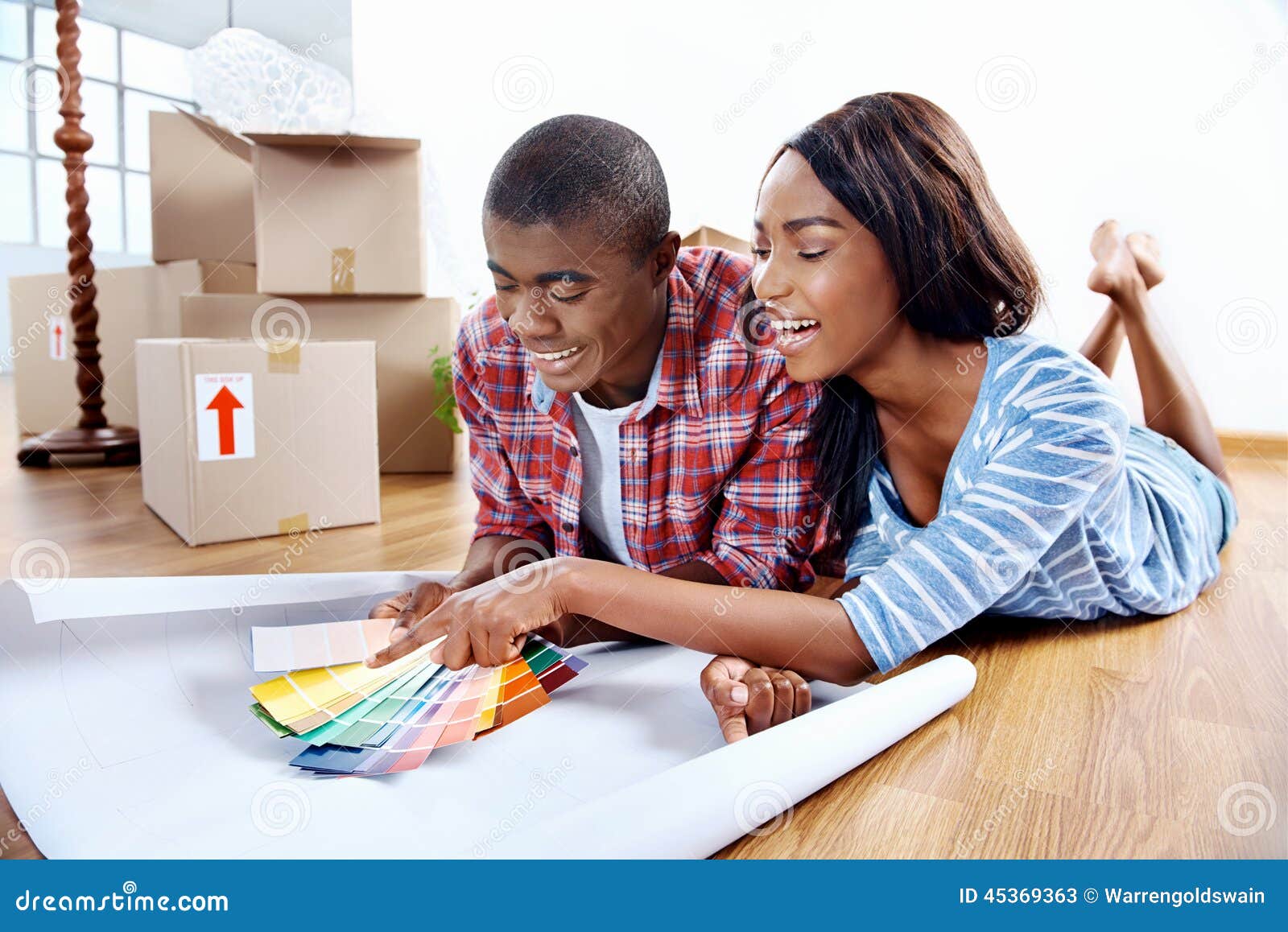 Nuove scelte domestiche immagine stock. Immagine di uomini - 45369363