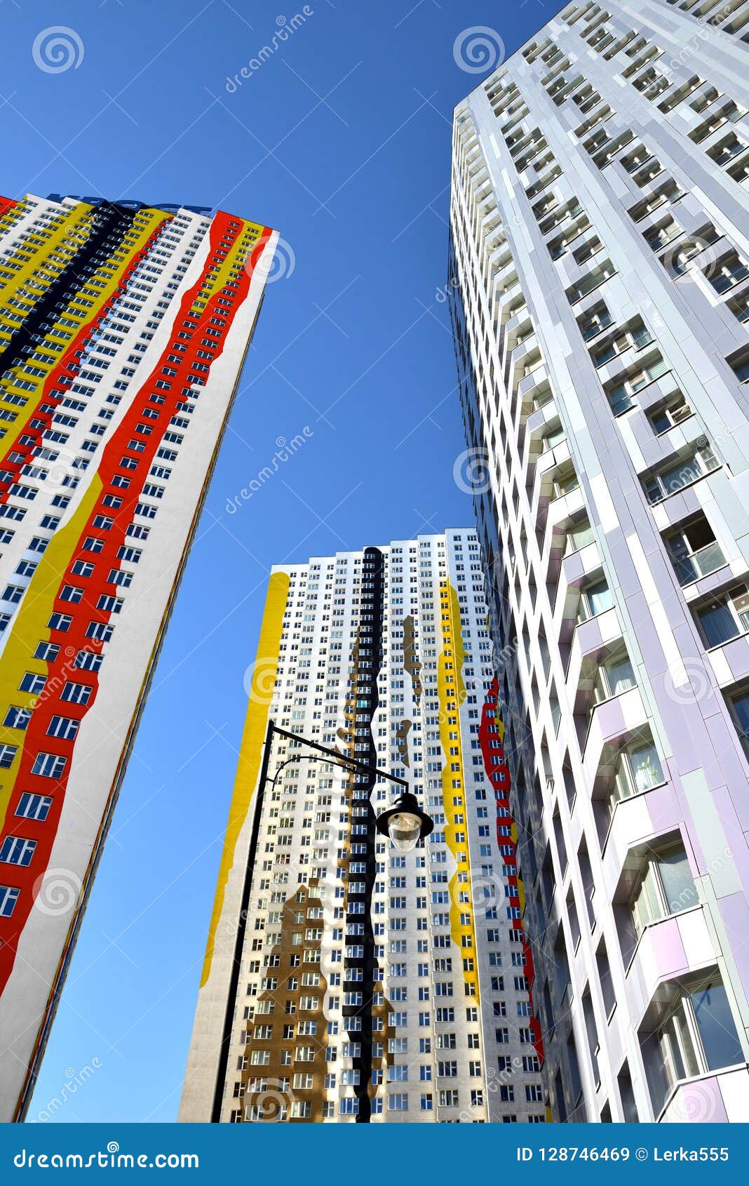 Nuovi Edifici Residenziali Moderni a Mosca, Russia Immagine Stock ...