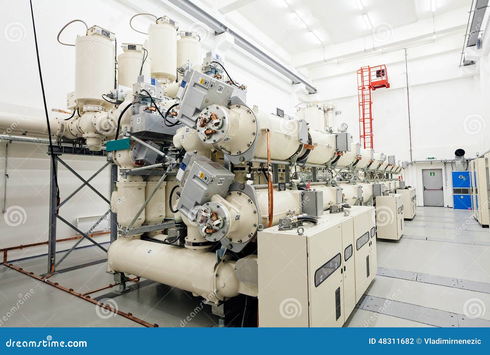 Nuovo Trasformatore Ad Alta Tensione Fotografia Stock - Immagine di ...