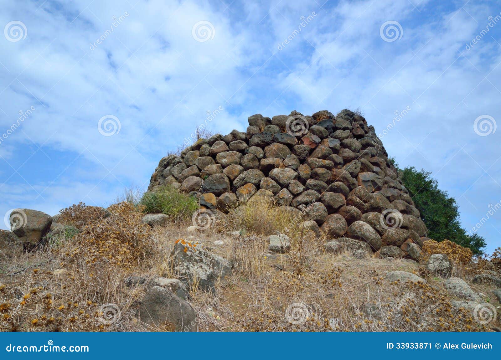 Nuraghe imagem de stock. Imagem de famoso, monumento - 33933871