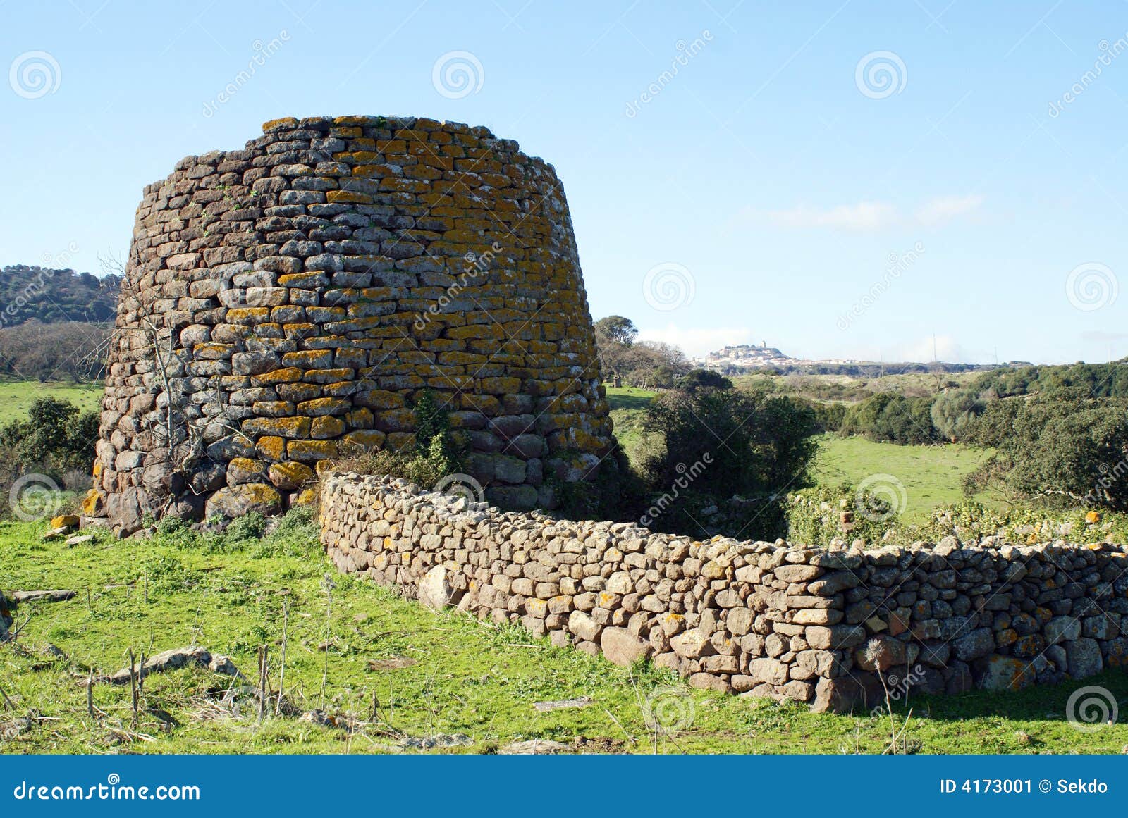 Nuraghe image stock. Image du antiquité, beau, ruines - 4173001
