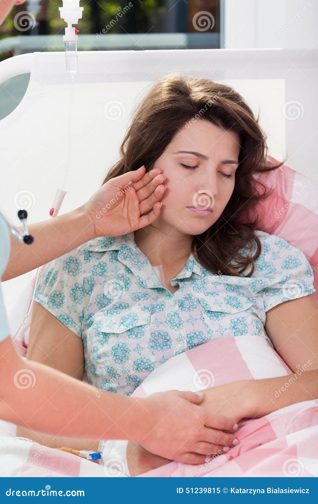 Nurse Assisting Ill Patient Stock Image - Image of duvet, care: 51239815