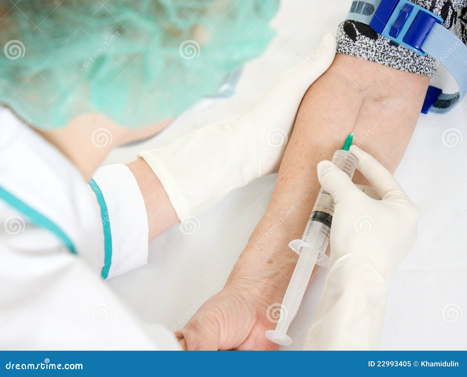 The Nurse Injection Syringe in Hand Stock Image - Image of doctor ...