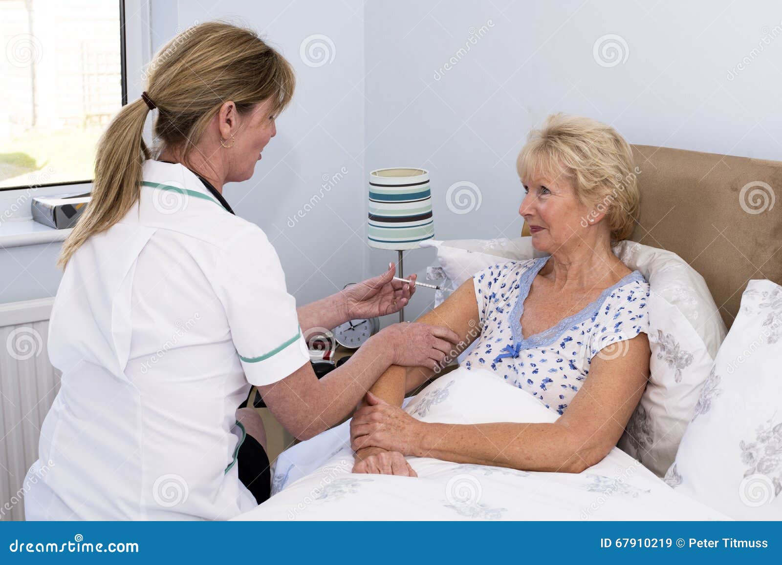 Nurse Talking with a Patient Stock Image - Image of health, talking ...
