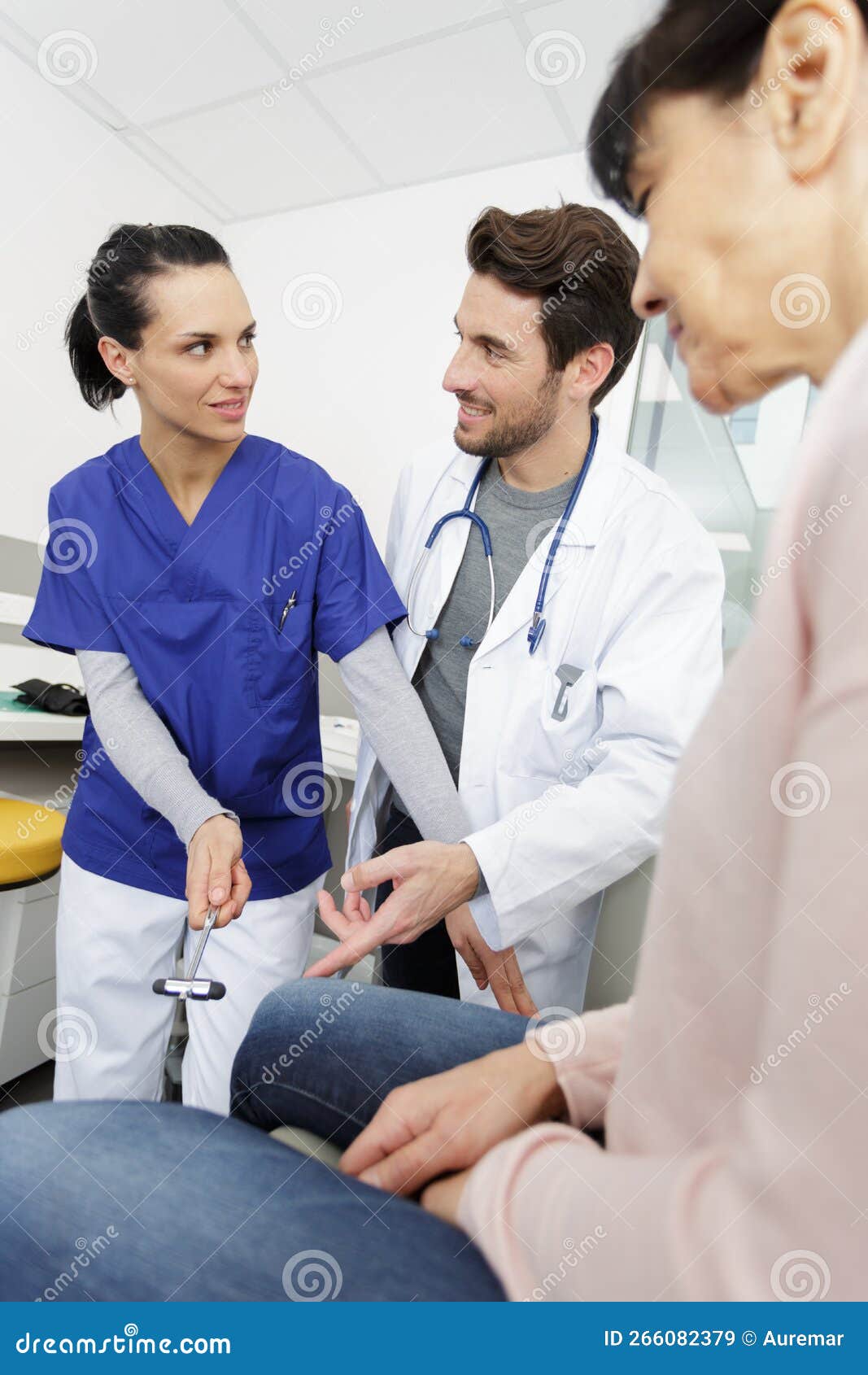 Nurse Trains To Test Knee Reflexes on Patient Stock Image - Image of ...
