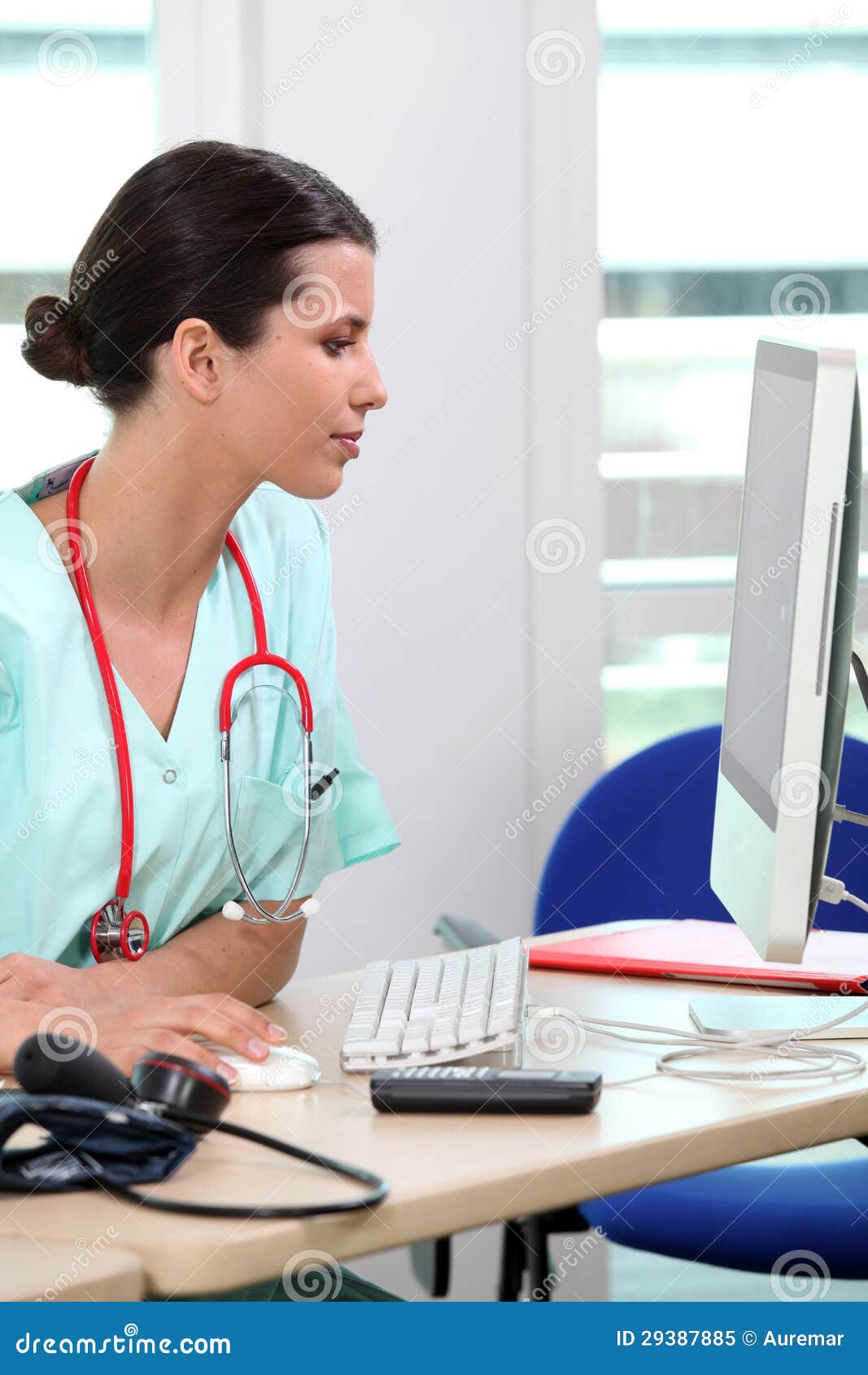 Nurse using a computer stock image. Image of health, station - 29387885