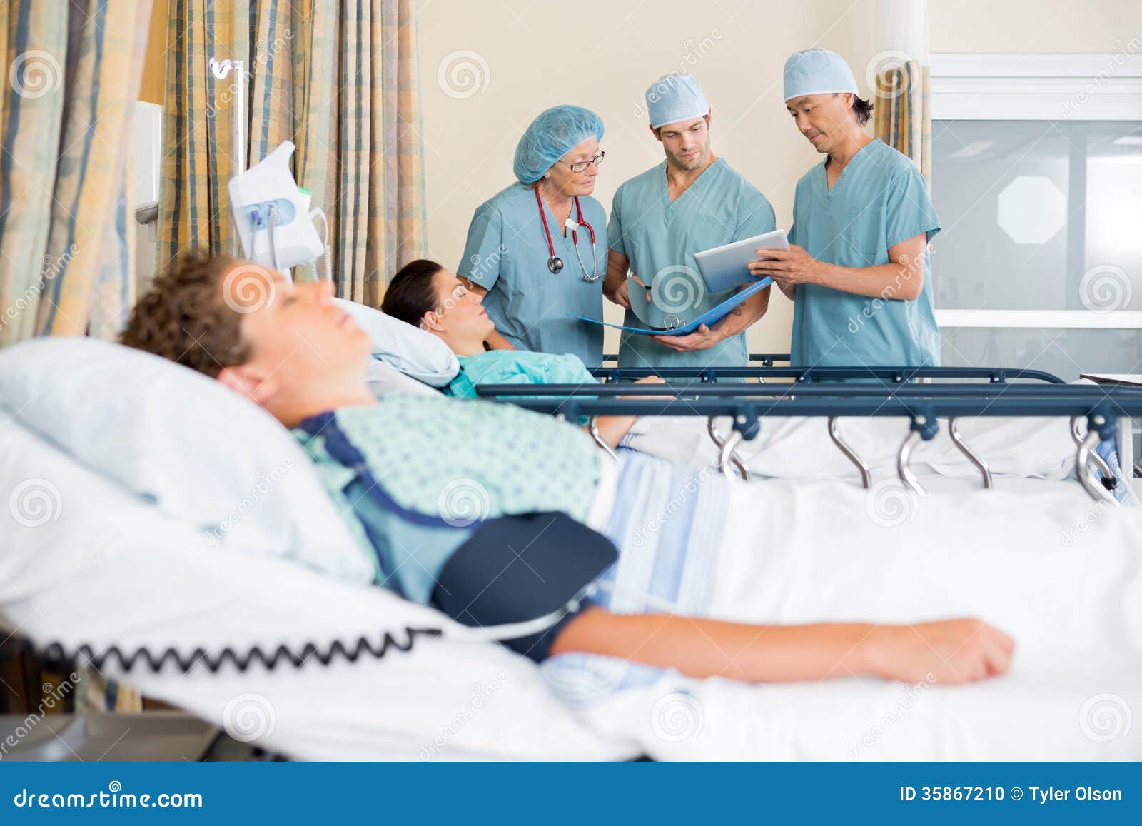 Nurses Discussing Patient S Chart Post Surgery Stock Photo - Image of ...