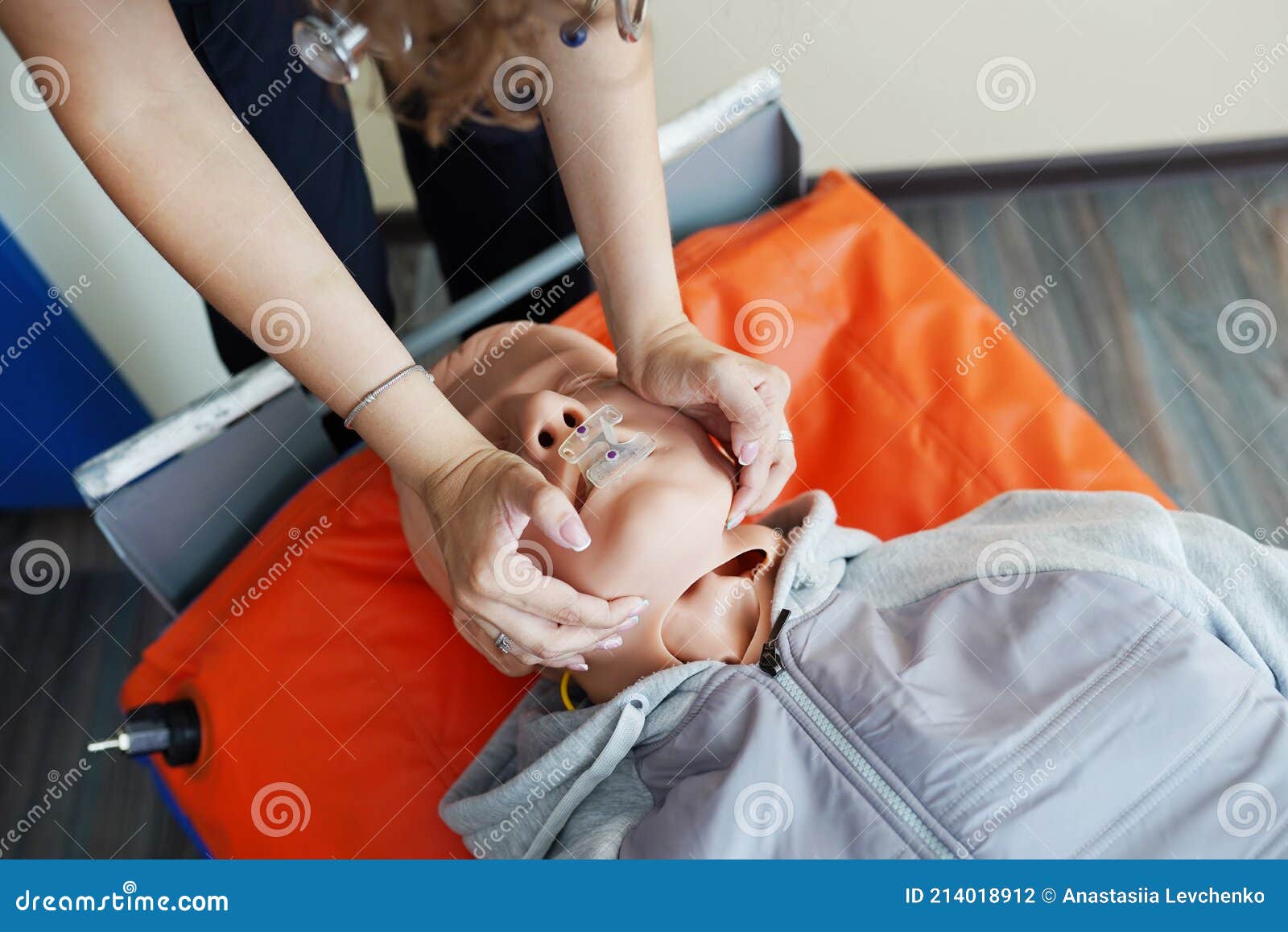 Nursing Students are Learning How To Rescue the Patients in Emergency ...