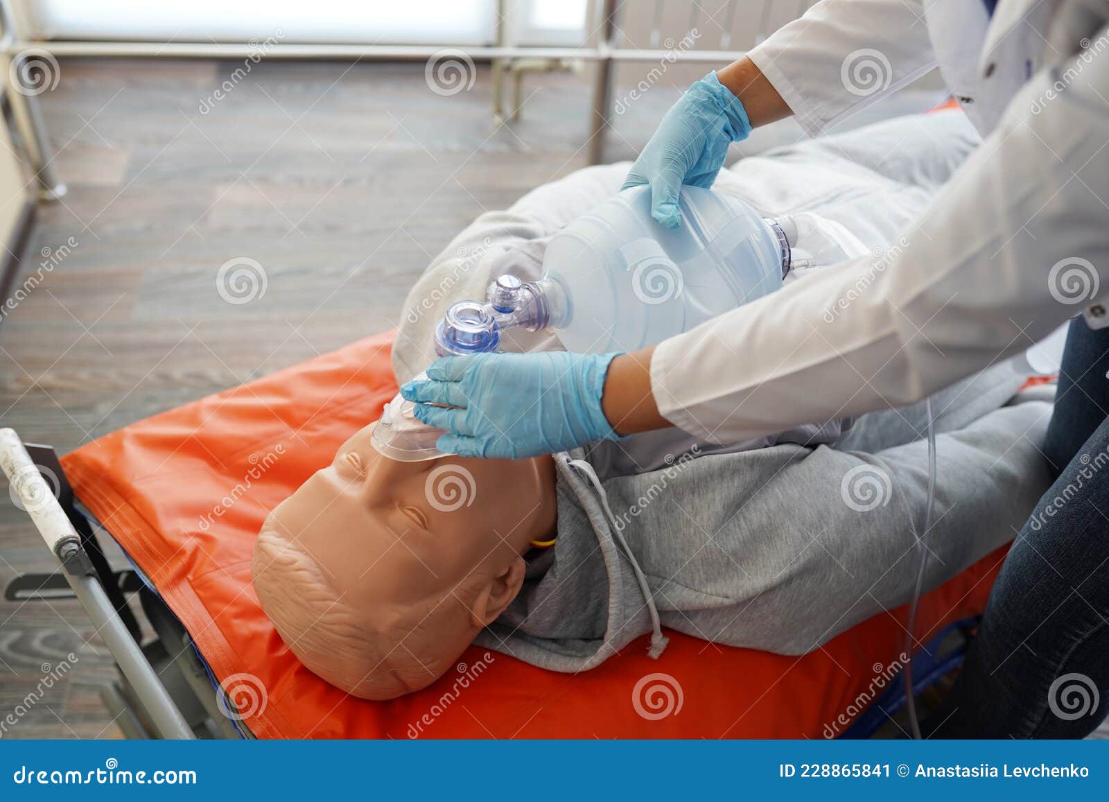 Nursing Students are Practicing How To Provide Oxygen Administration To ...