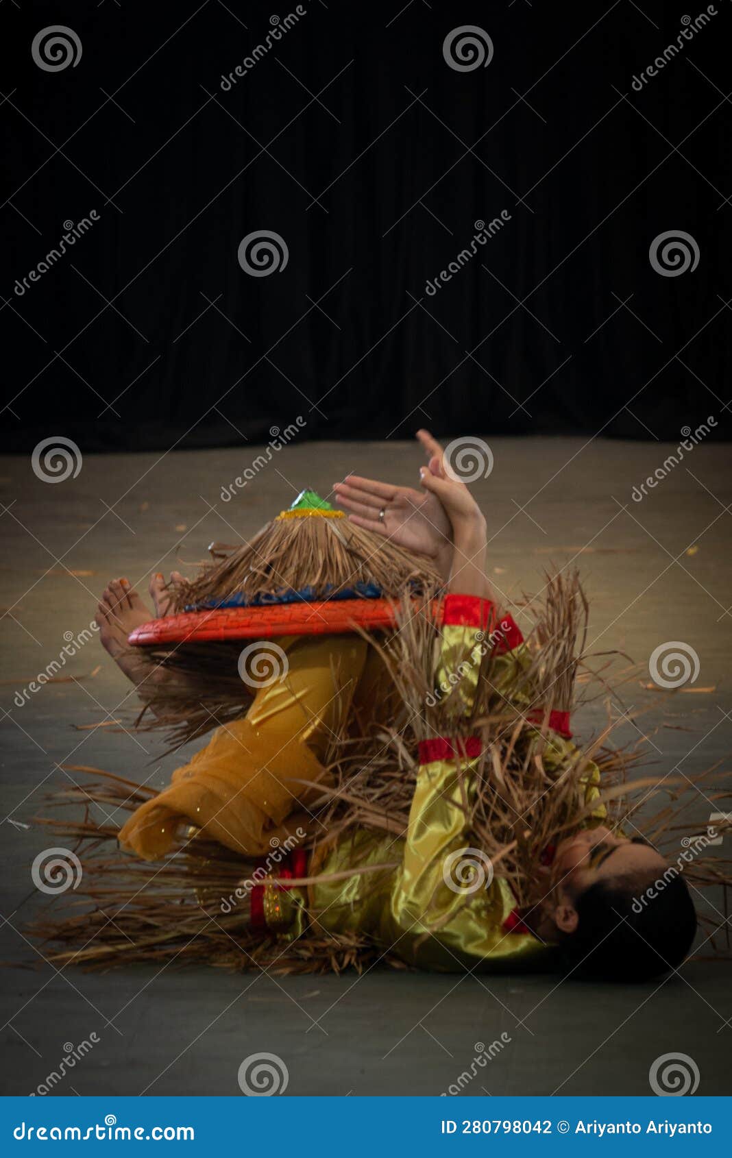 Dance Performance at Parade Tari Nusantara 2014 Editorial Photography ...