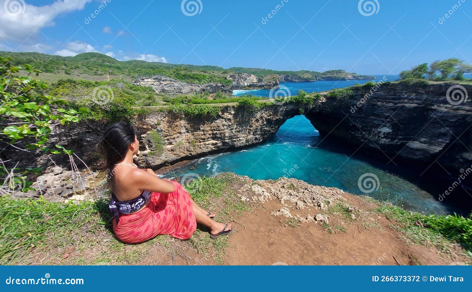 NUSAPENIDA/BALI-JULY 7 2019: Ngaben Ceremony Process On The Beach Of ...