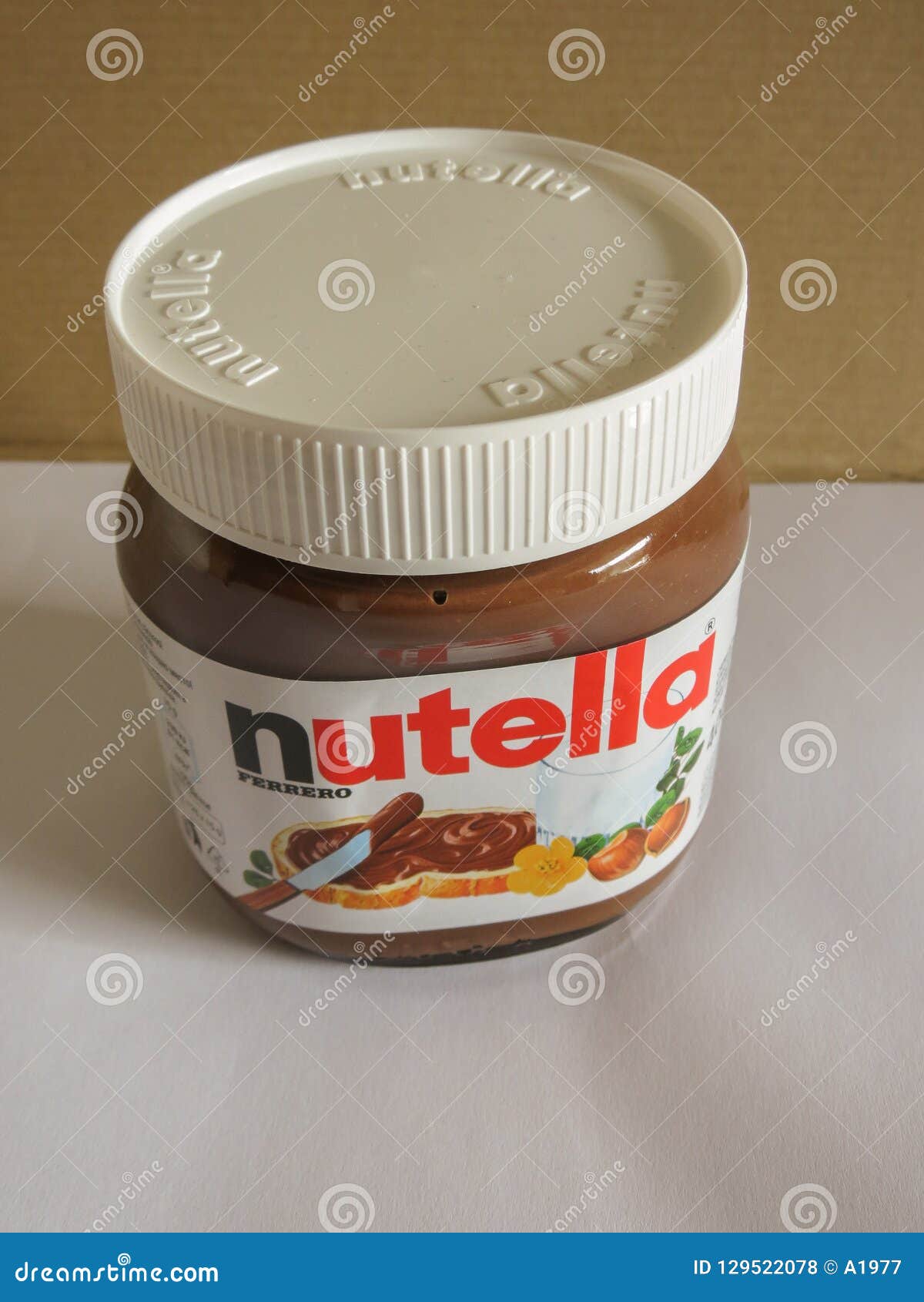 Nutella-Glas redaktionelles stockfoto. Bild von illustrativ - 129522078