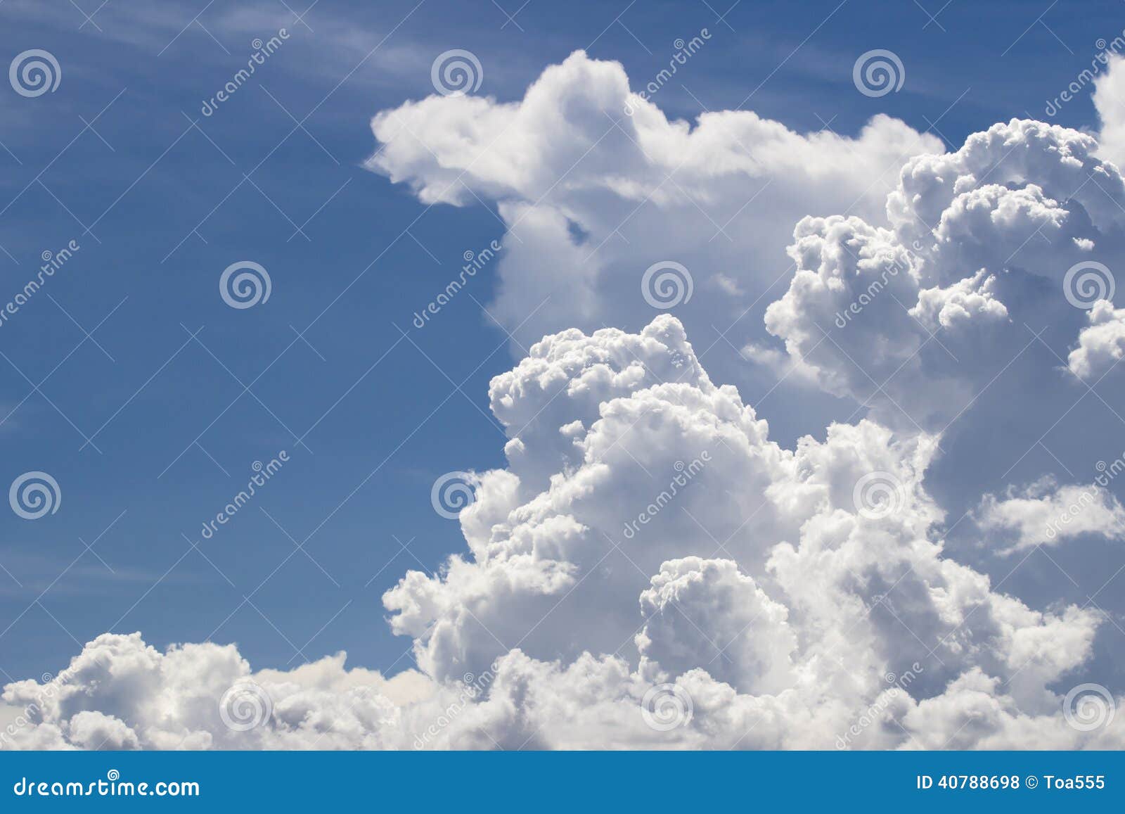 Nuvem de cúmulo-nimbo foto de stock. Imagem de ozônio - 40788698