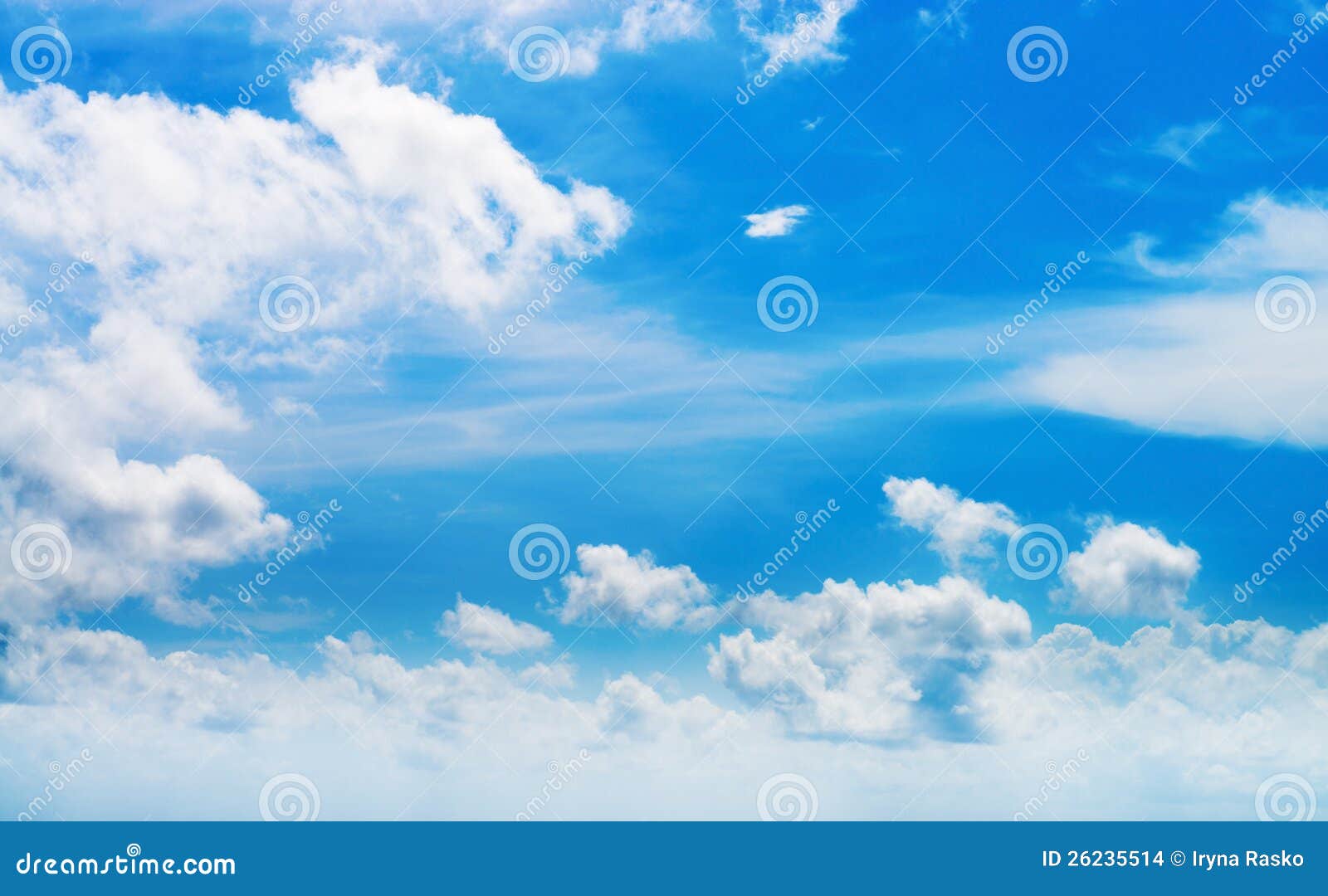 Nuvens brancas no céu azul foto de stock. Imagem de sazonal - 26235514