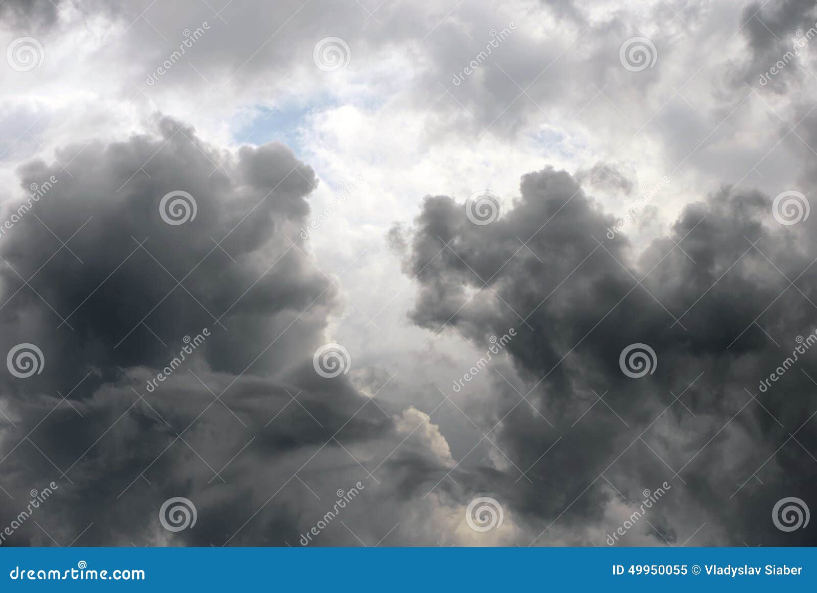 Nuvens Cinzentas Profundas No Céu Imagem de Stock - Imagem de escuro, céu: 49950055