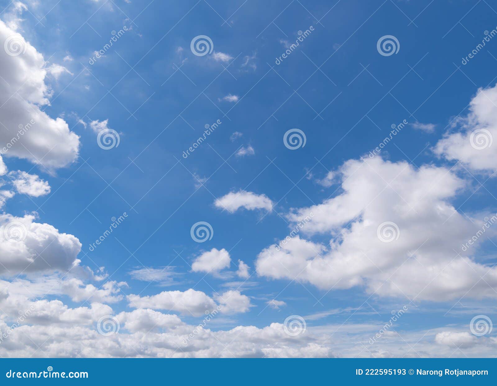 Nuvens Claras De Fundo Do Céu Azul Com Fundo Imagem de Stock - Imagem ...