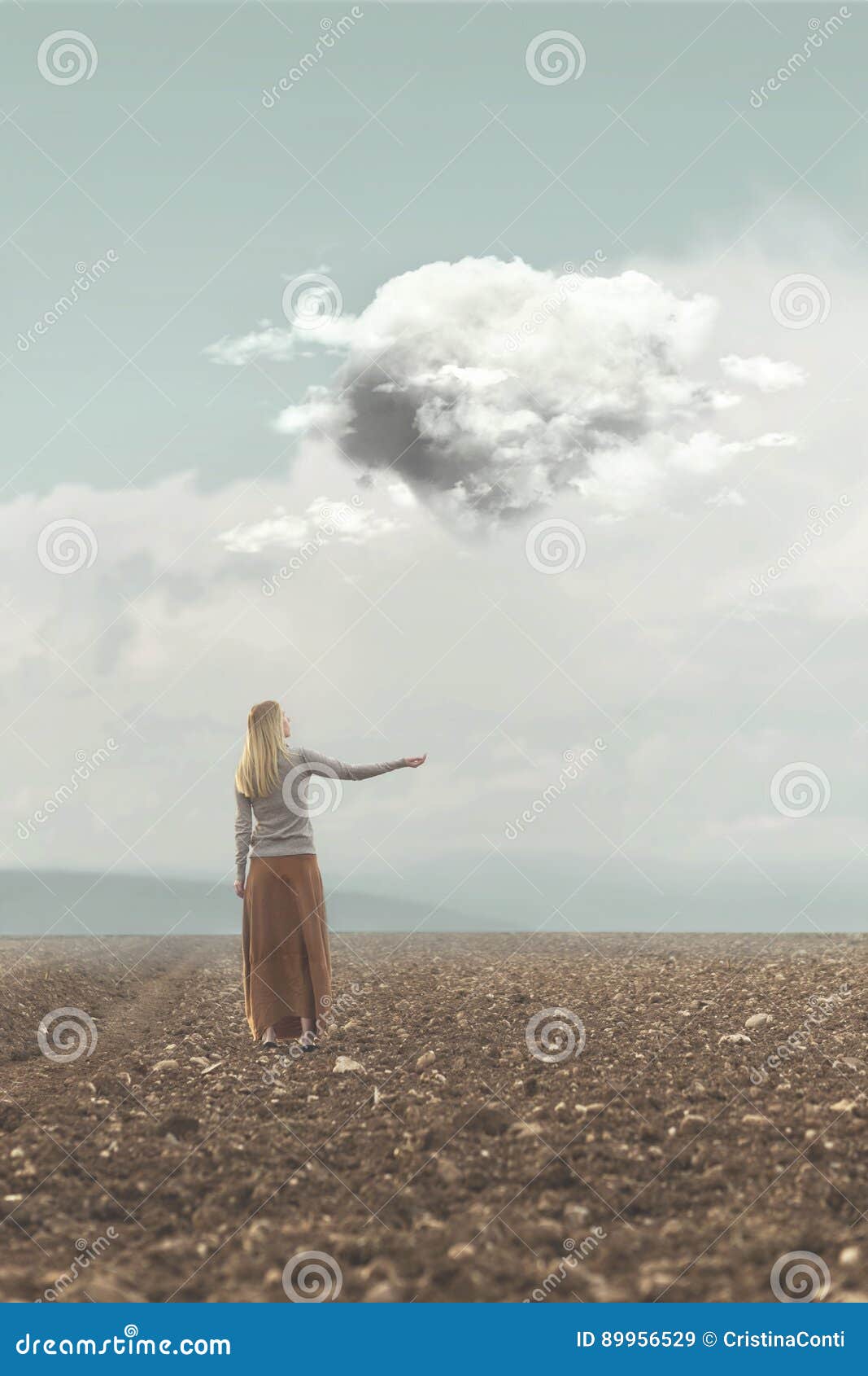 Nuvola Delicata E Grande Dopo La Donna Insistente Immagine Stock ...
