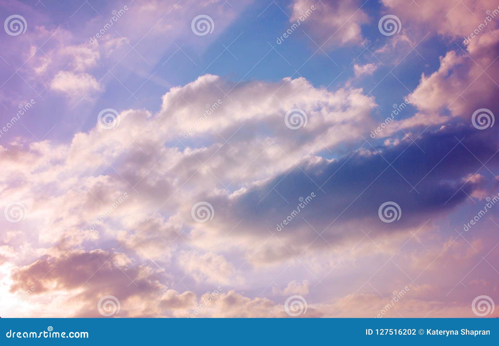 Nuvole Di Rosa Pastello, Bello Cloudscape Variopinto Fotografia Stock ...