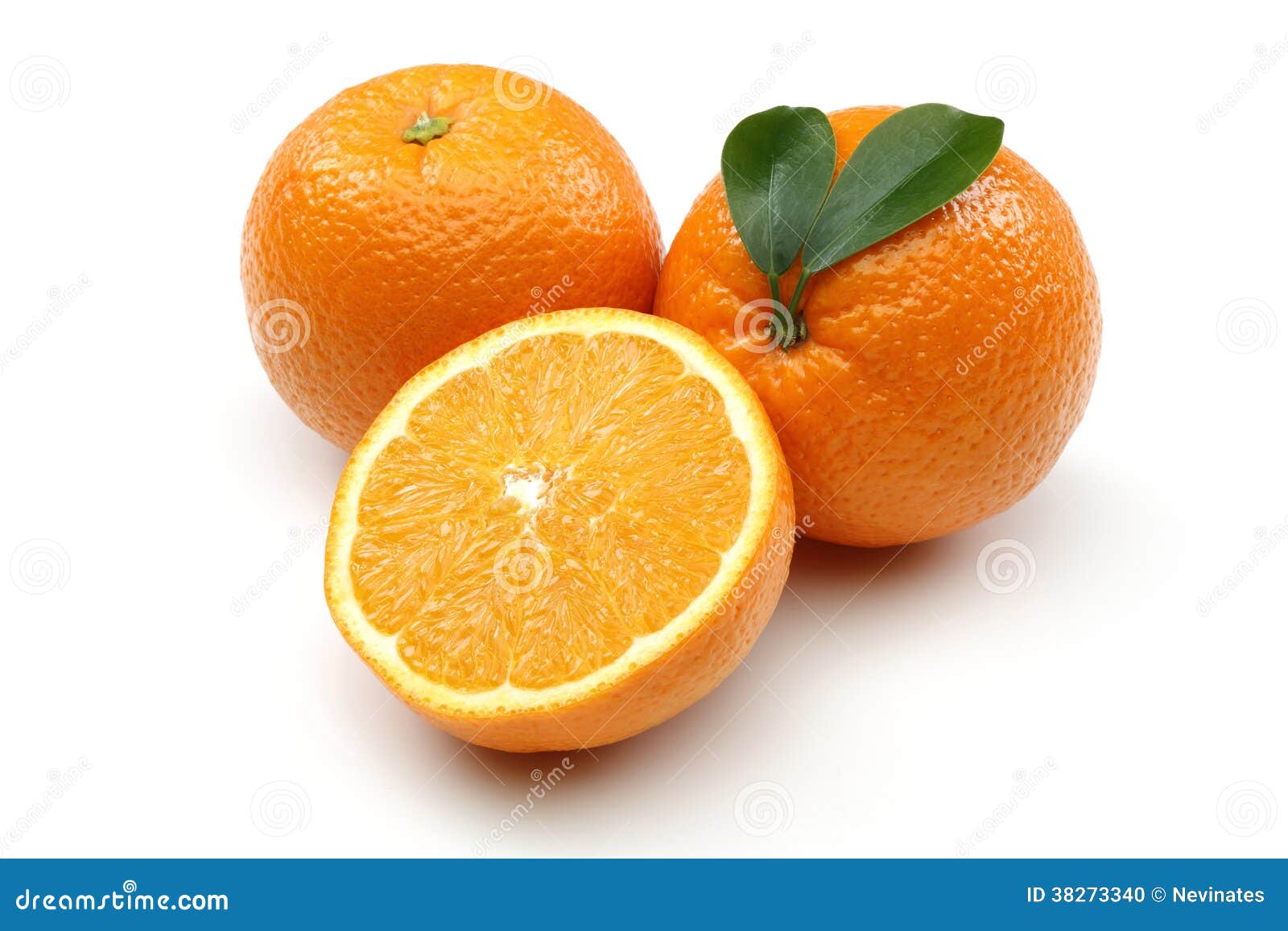 Ny Apelsin Och Halv Apelsin Arkivfoto - Bild av näring, delningar: 38273340