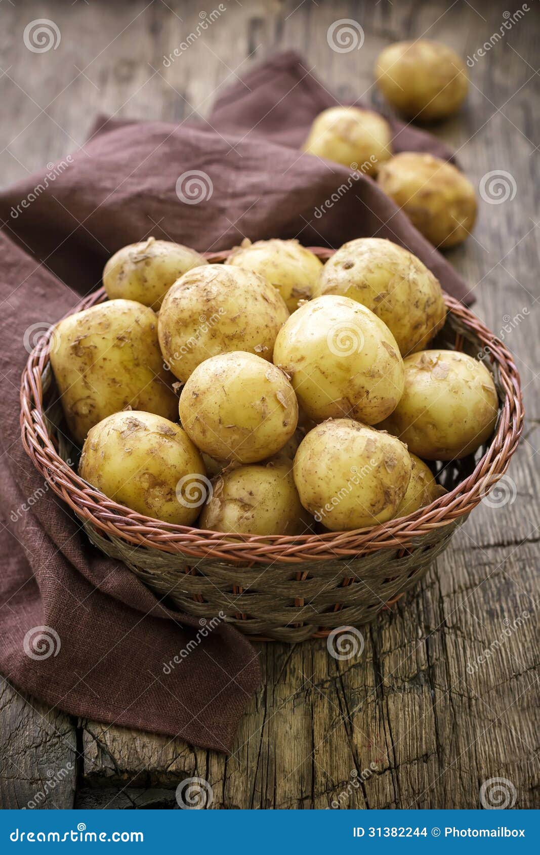Ny potatis arkivfoto. Bild av potatisar, sunt, stapel - 31382244