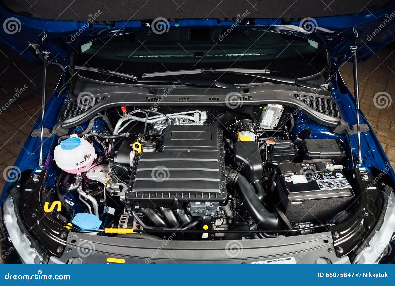 Nya Bilmotor Och Delar Under Huven Fotografering för Bildbyråer - Bild ...