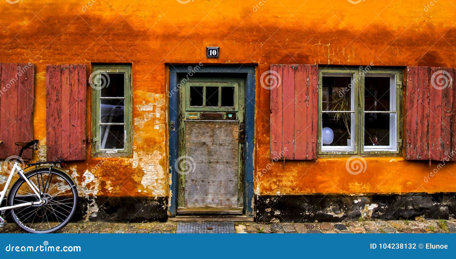 Nyboder Copenhague photo stock. Image du danemark, historique - 104238132