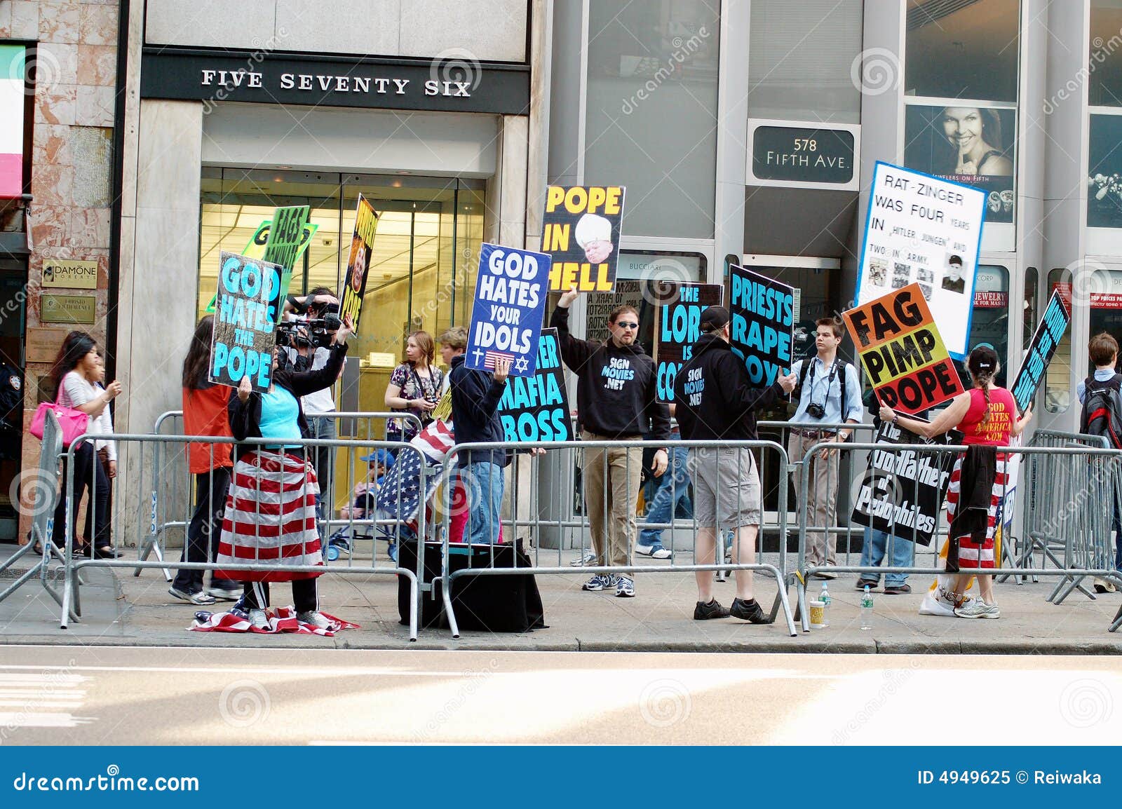 NYC Atheists Picketing - Papal Visit 2008 Editorial Image - Image of ...