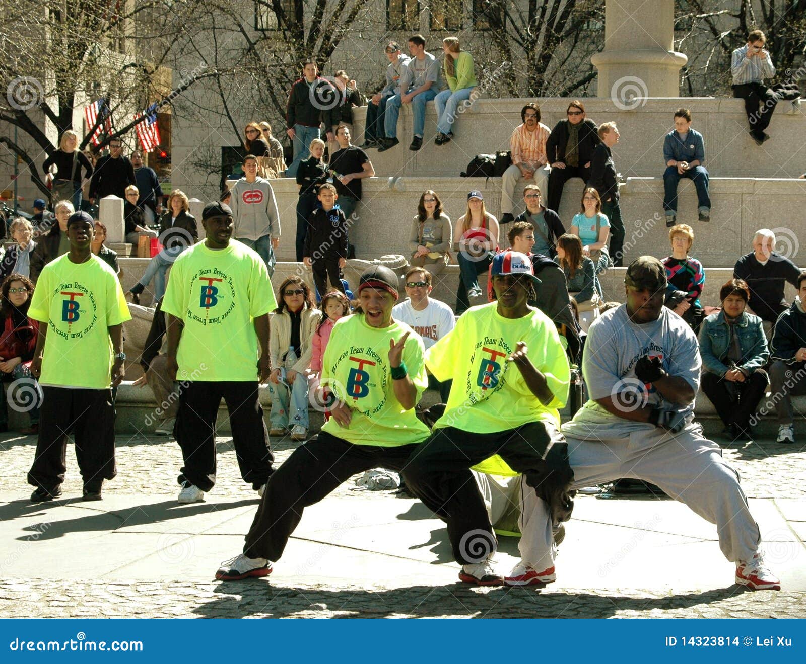 NYC: Break Dancers on Fifth Avenue Editorial Stock Image - Image of ...