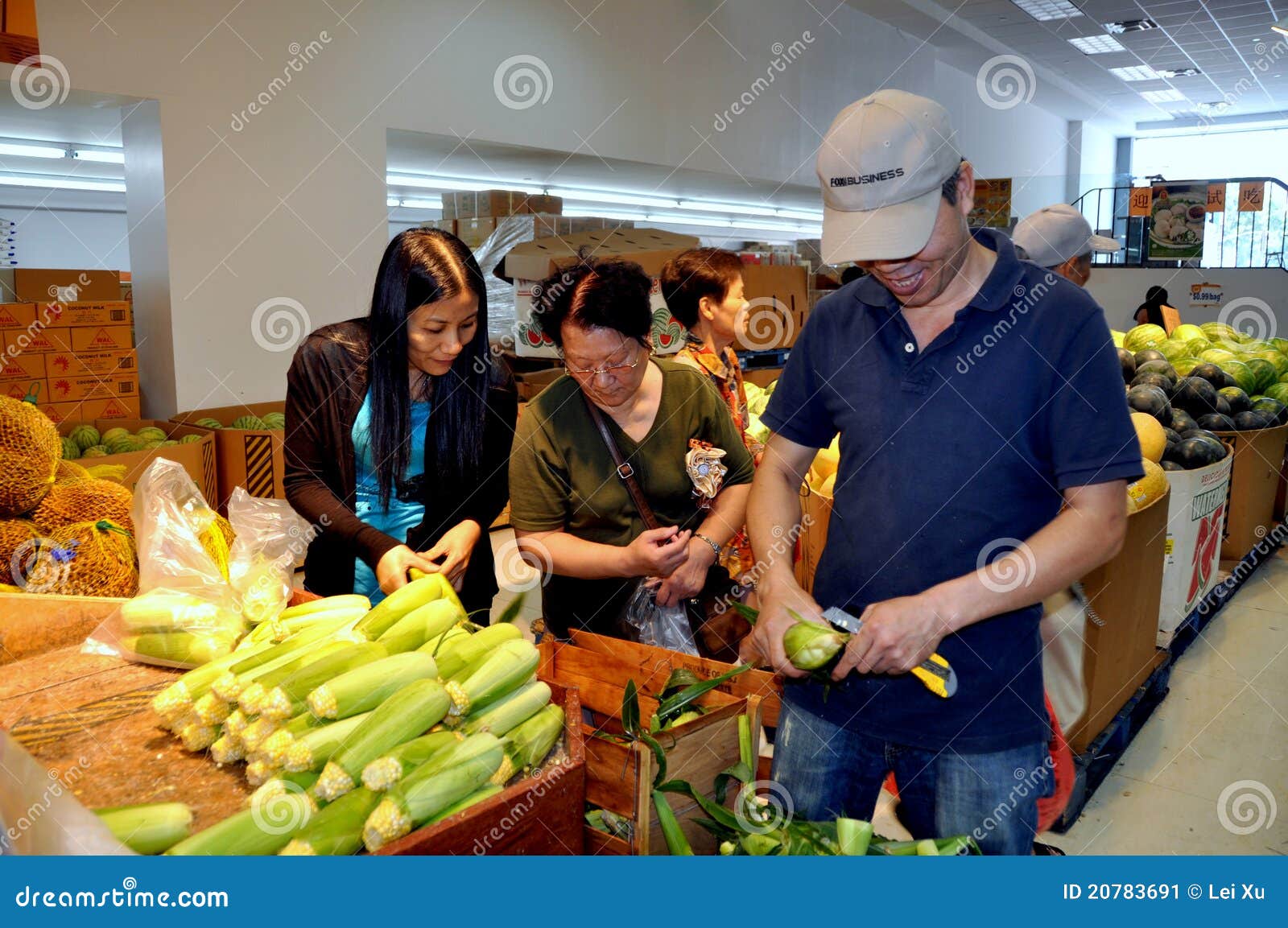 NYC: Jmart Supermarket editorial photo. Image of shopping - 20783691