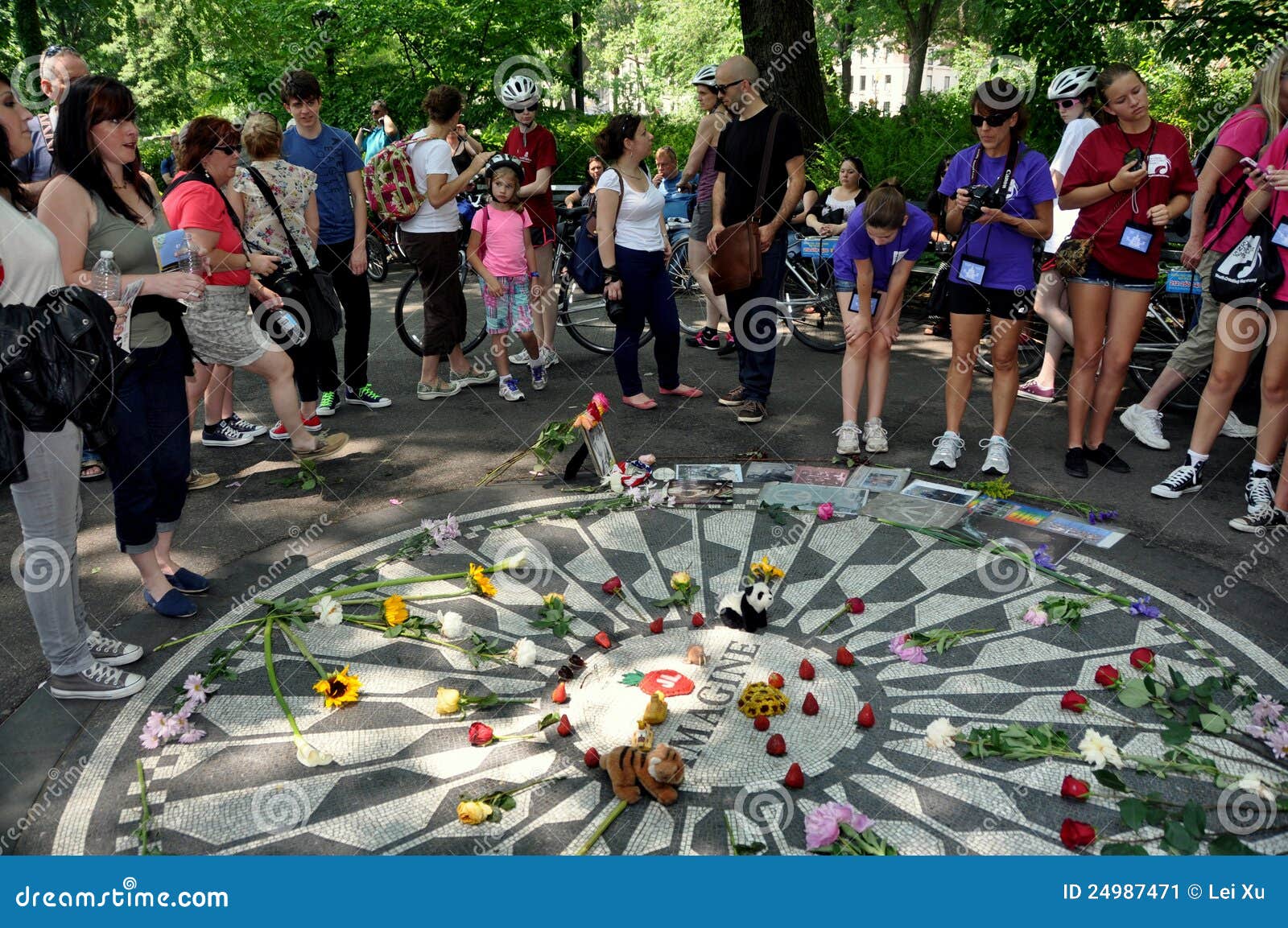 NYC: John Lennon Imagine Mosaic Editorial Photo - Image of flowers ...