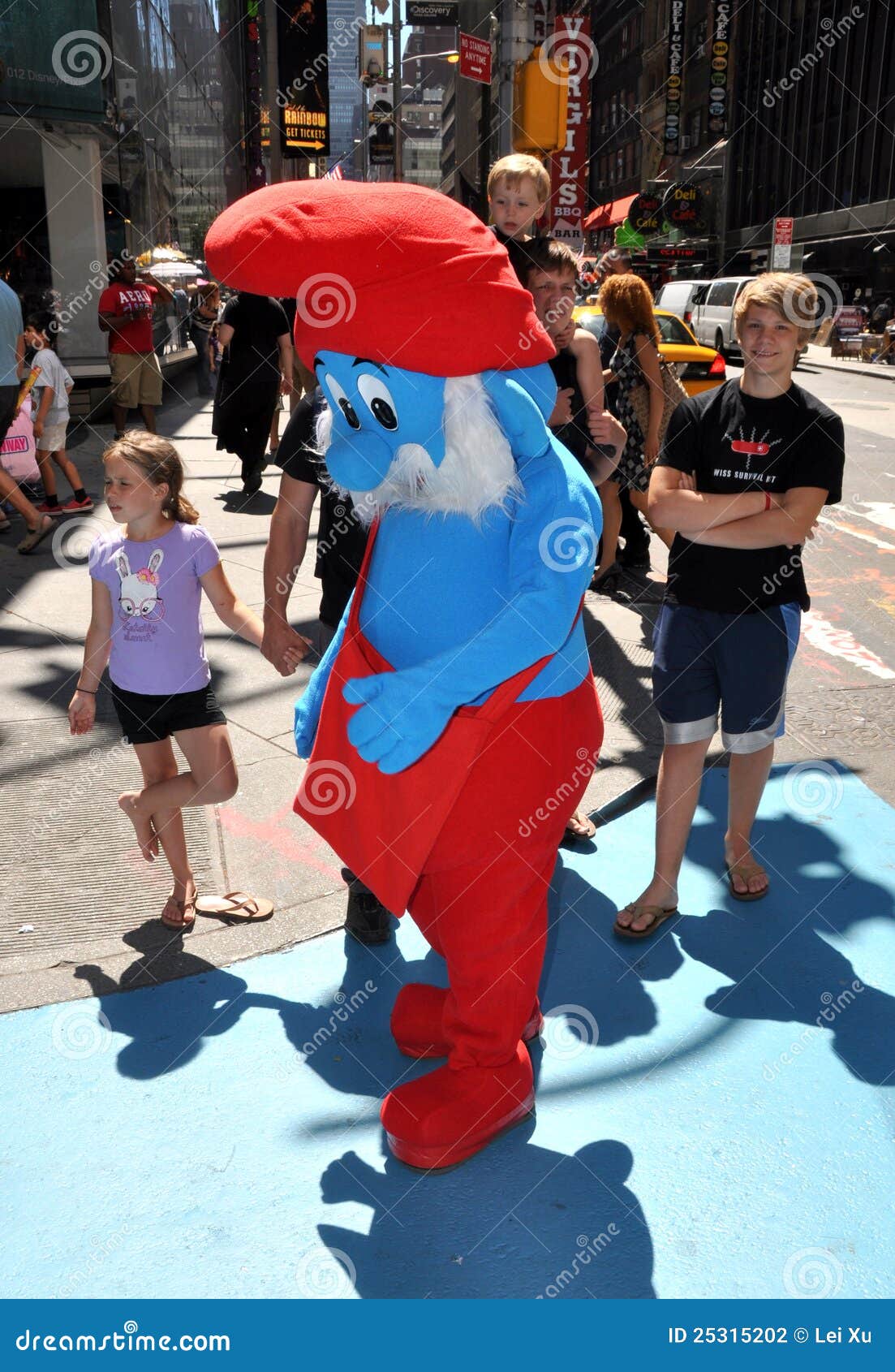 NYC: Papa Smurf in Times Square Editorial Photography - Image of smurf ...