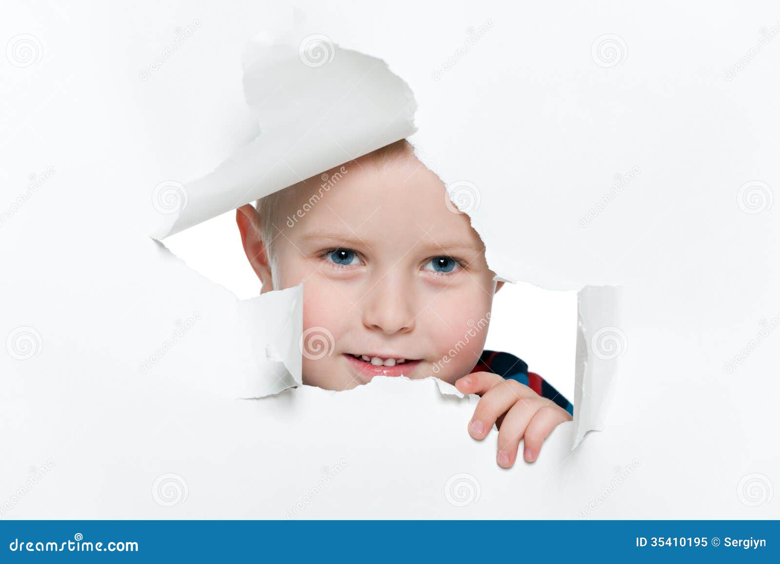 Nyfiken pojke fotografering för bildbyråer. Bild av papper - 35410195