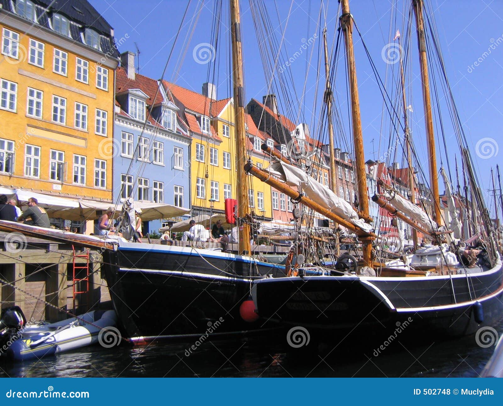 Nyhavn Kopenhagen redaktionelles stockfoto. Bild von gehen - 502748