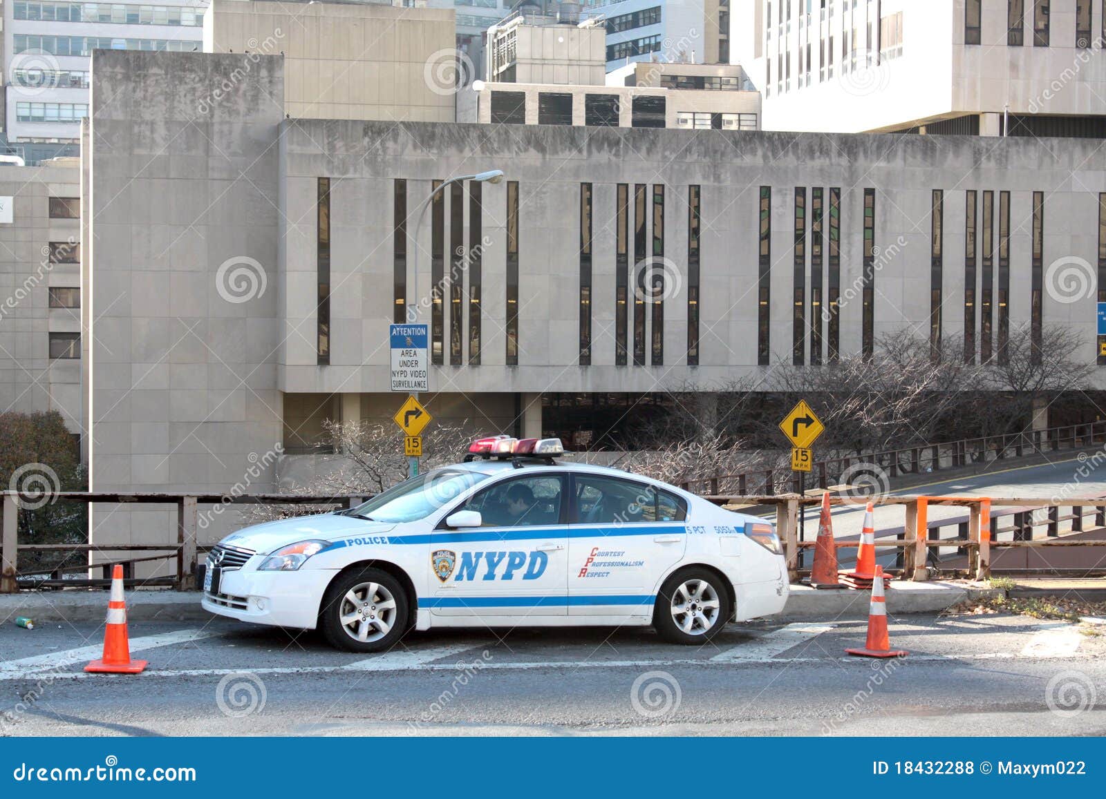 NYPD Car on Brooklyn Bridge Editorial Stock Photo - Image of city ...