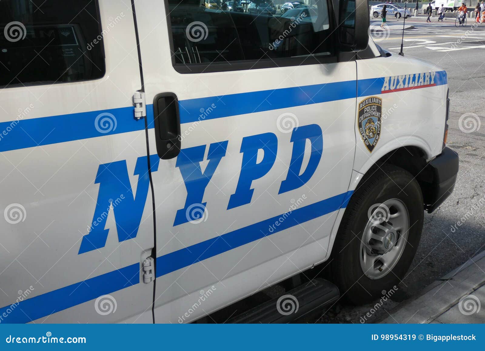 NYPD-Hilfspolizei redaktionelles stockbild. Bild von york - 98954319