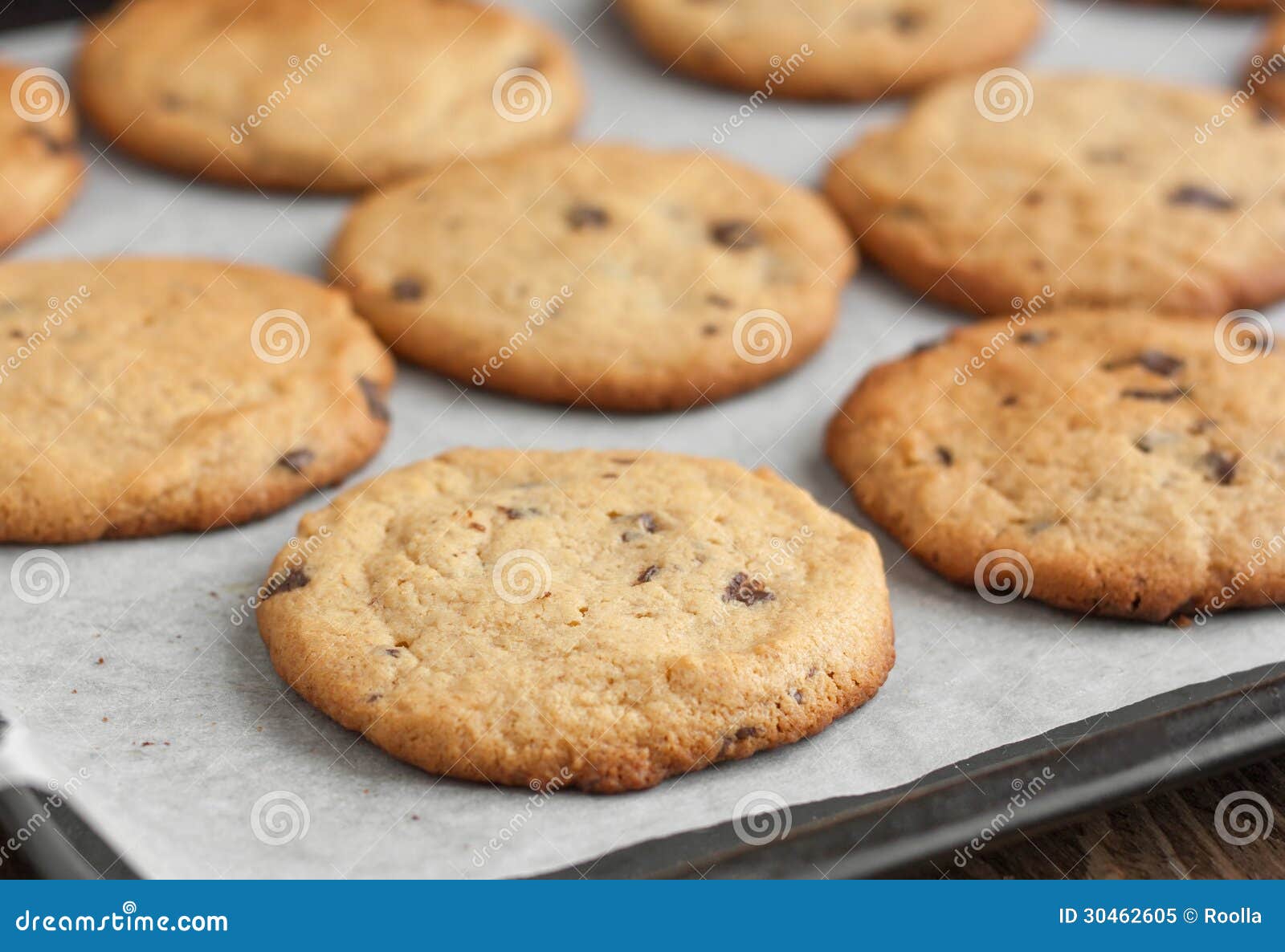 Nytt bakade choklade kakor fotografering för bildbyråer. Bild av ferie ...