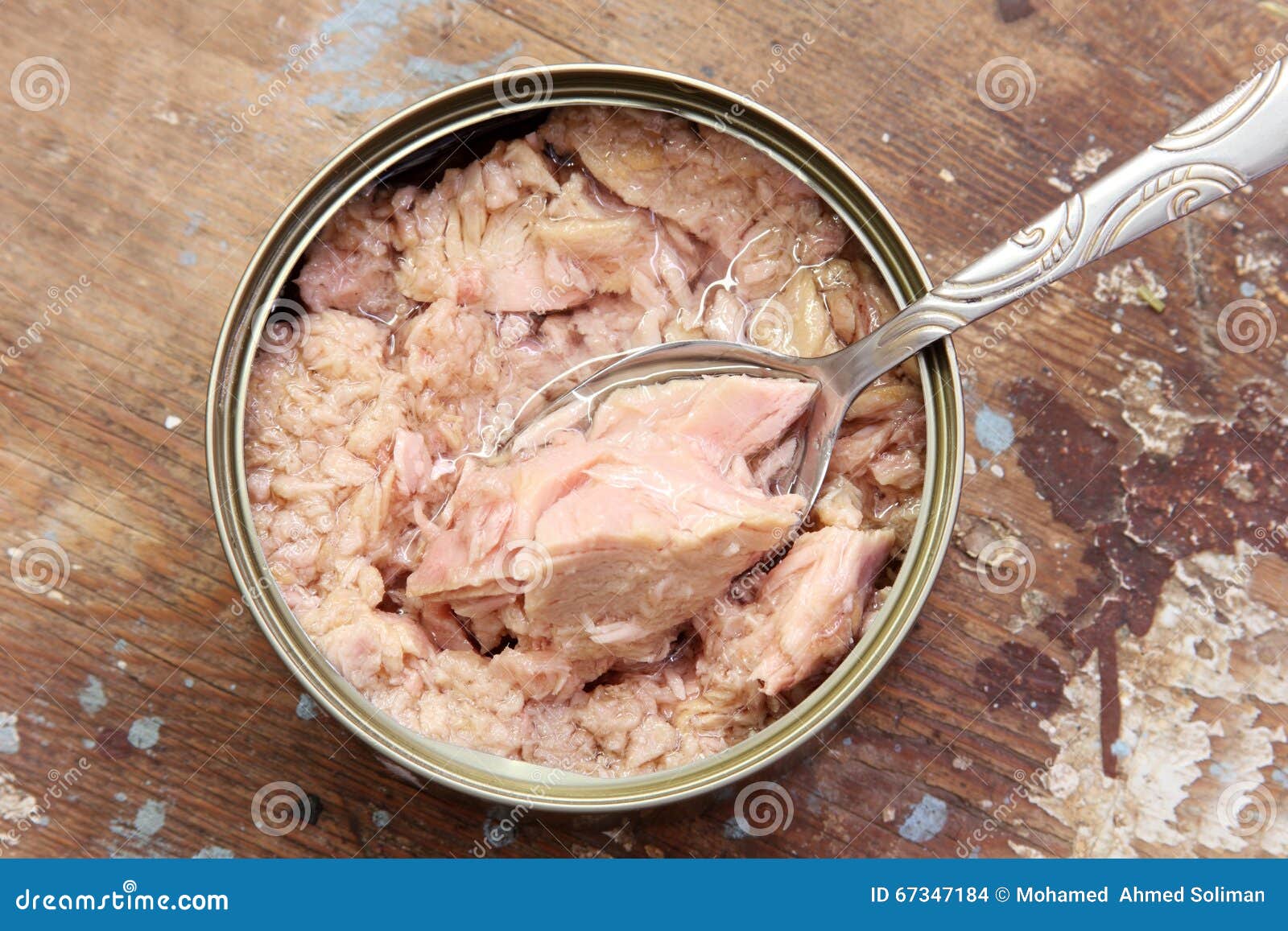 O Atum Pode Ou Lata De Lata Com Colher Foto de Stock - Imagem de ...