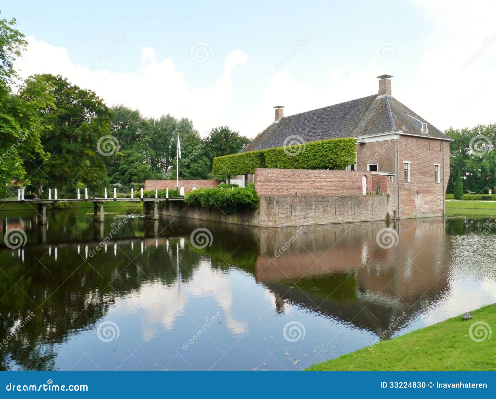 O Castelo E O Castelo-fosso De Verhildersum Foto de Stock - Imagem de ...