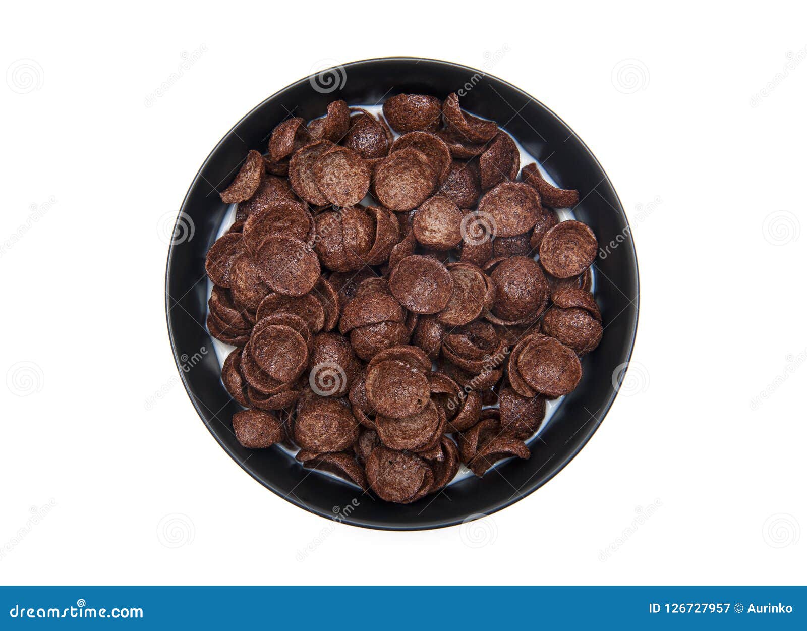 O Chocolate Lasca-se Com Leite Na Bacia Isolada No Branco Imagem de ...