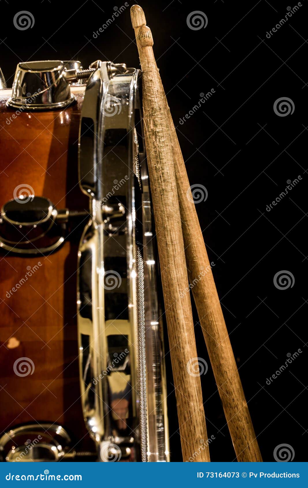 O Cilindro De Trabalho Com Cilindro Cola, Instrumento Musical Imagem de ...