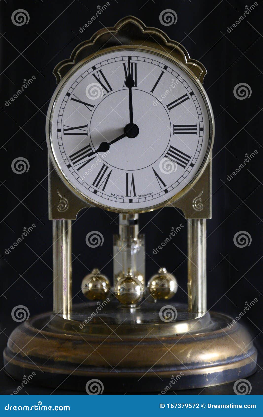 8 O`clock Antique Vintage Table Clock with Pendulum Stock Photo - Image of minute, morning ...