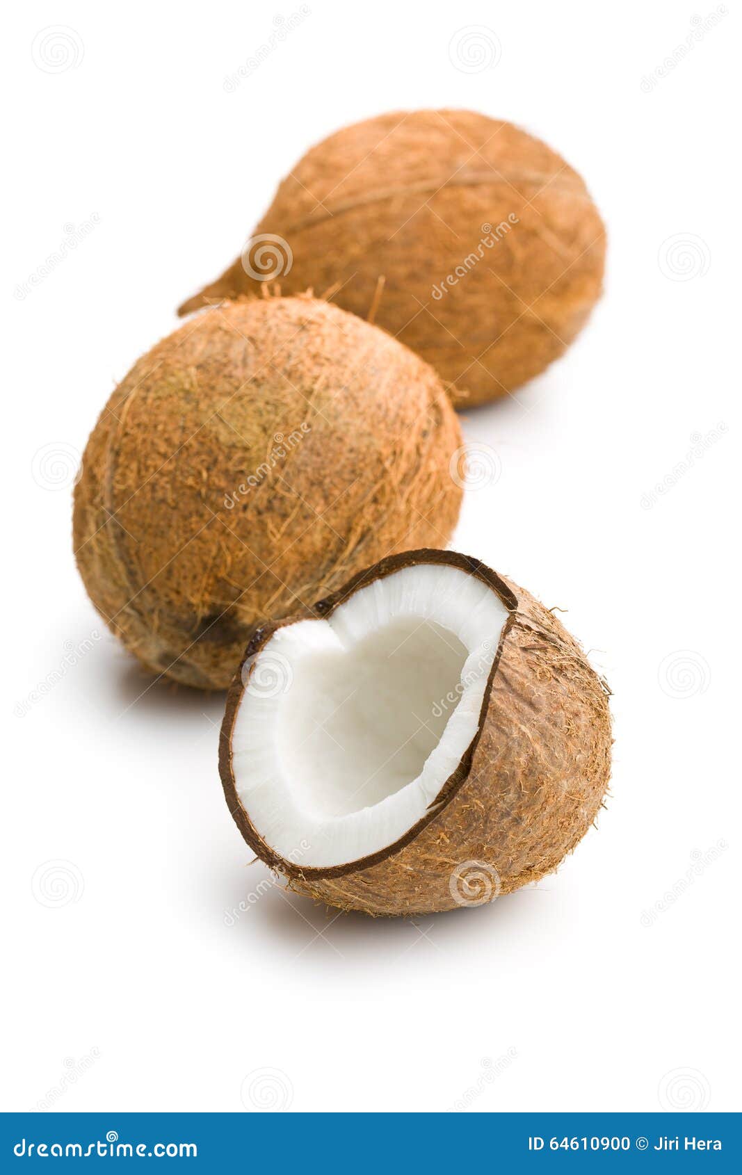 O coco partido ao meio foto de stock. Imagem de planta - 64610900