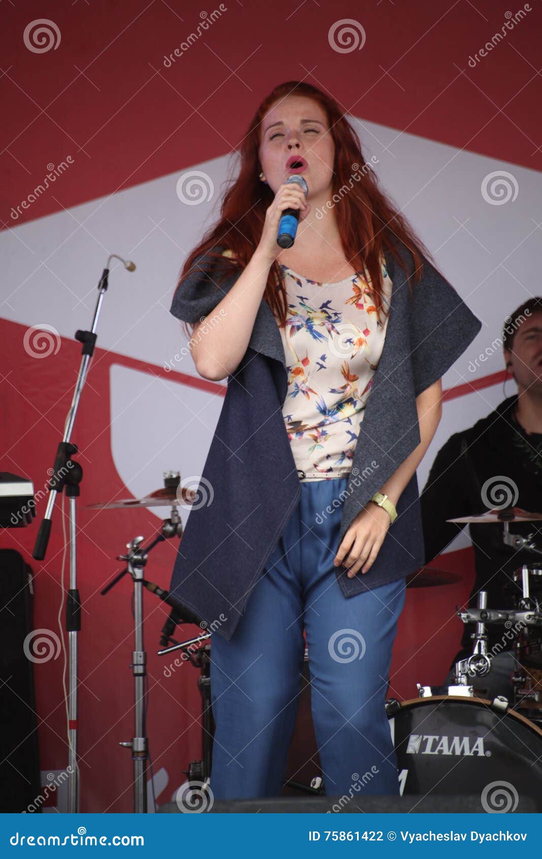 O Desempenho Do Cantor Popular Anna Malysheva E a Faixa De PNF Mint ... O Desempenho Do Cantor Popular Anna Malysheva E a Faixa De PNF Mint ...