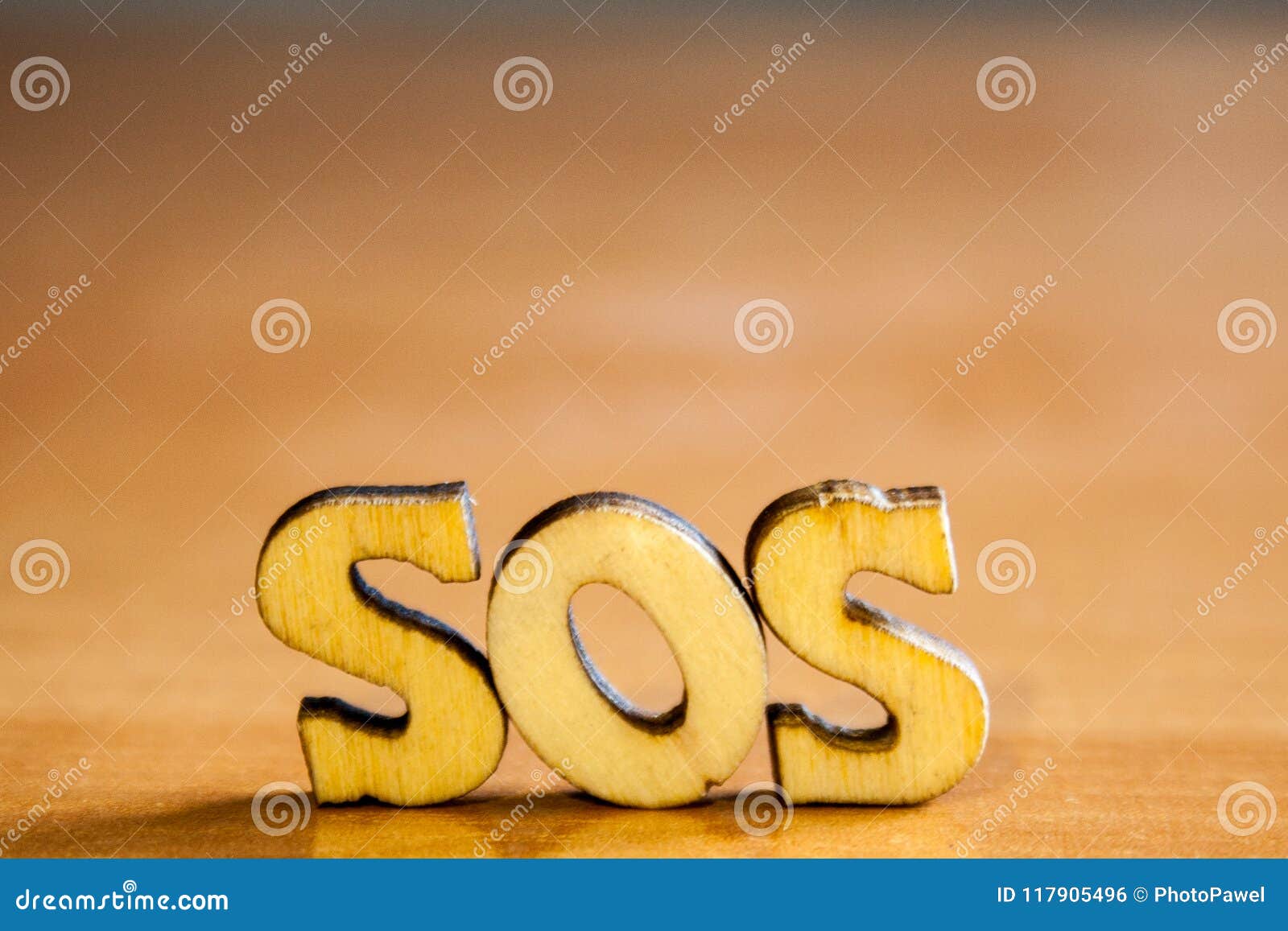 O ` Do ` SOS Da Palavra Feito De Letras De Madeira Foto de Stock ...