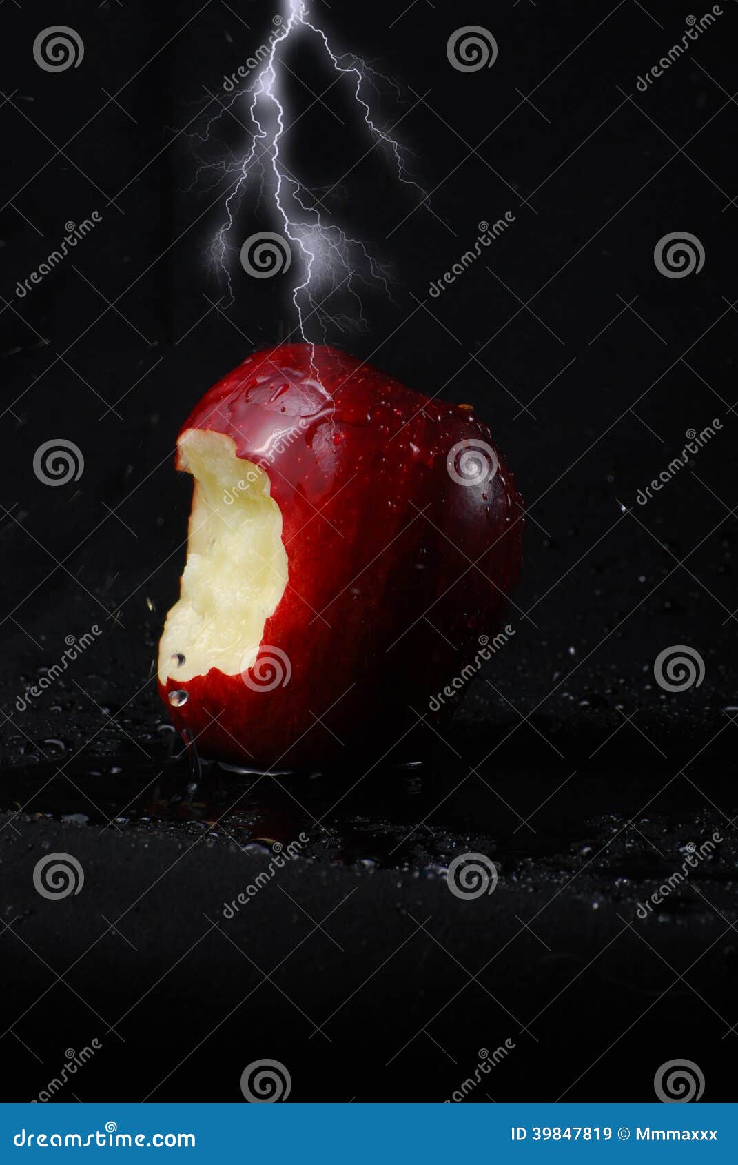 O fruto proibido imagem de stock. Imagem de mordida, pecado - 39847819
