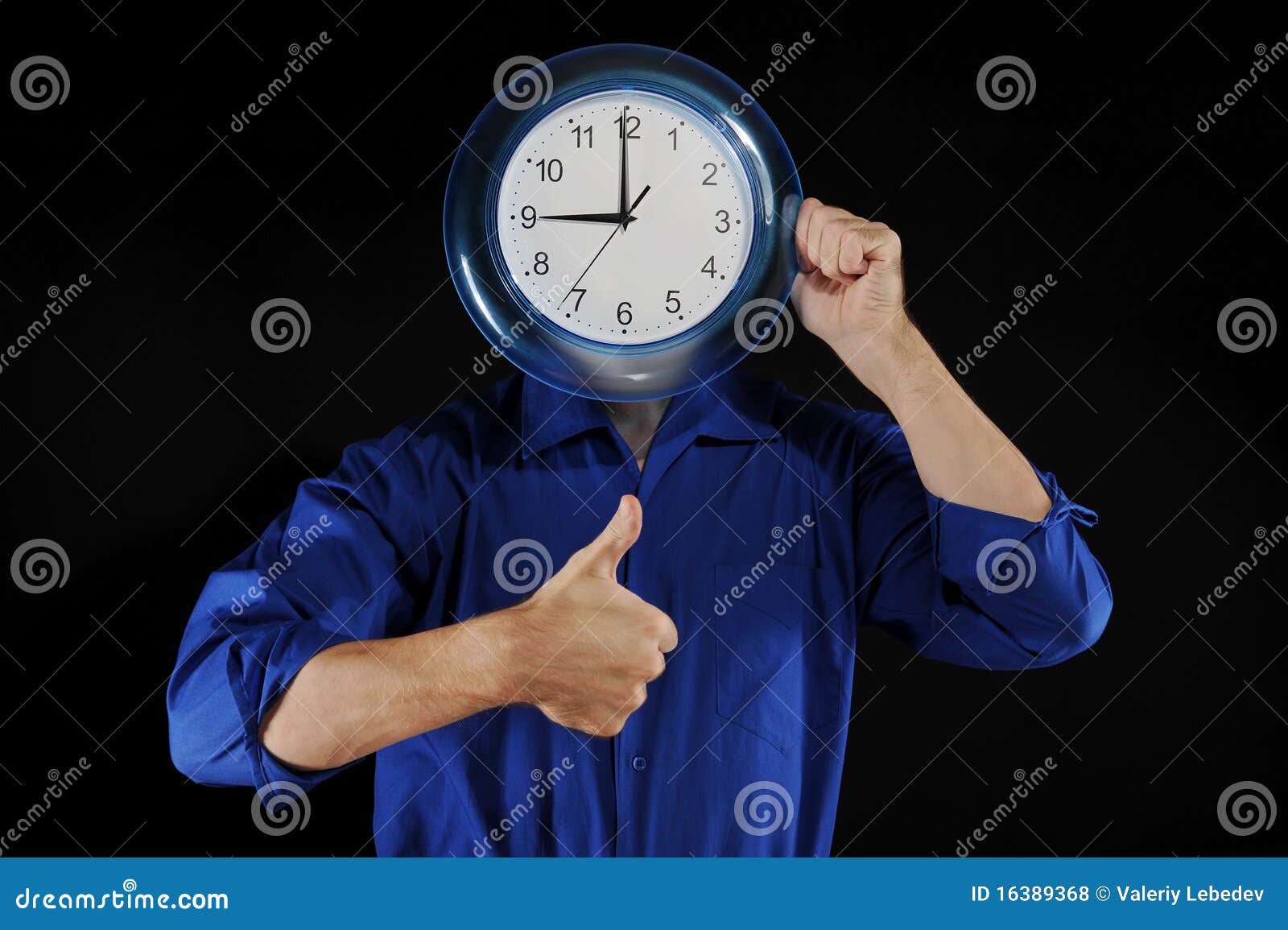 O homem prende horas foto de stock. Imagem de homem, prazo - 16389368